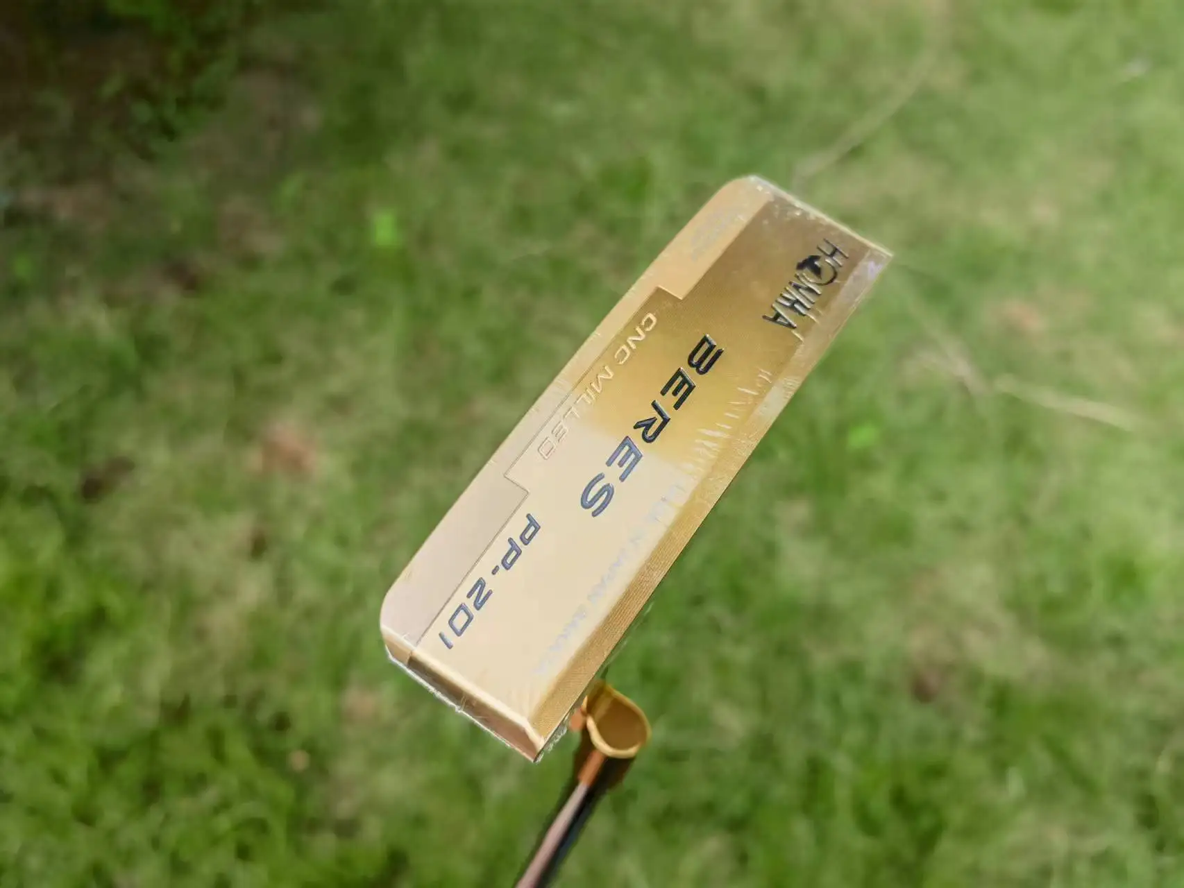 beres-golf-putter-PP201-golf-putter-gold-golf-clubs-rubber-grip.jpg