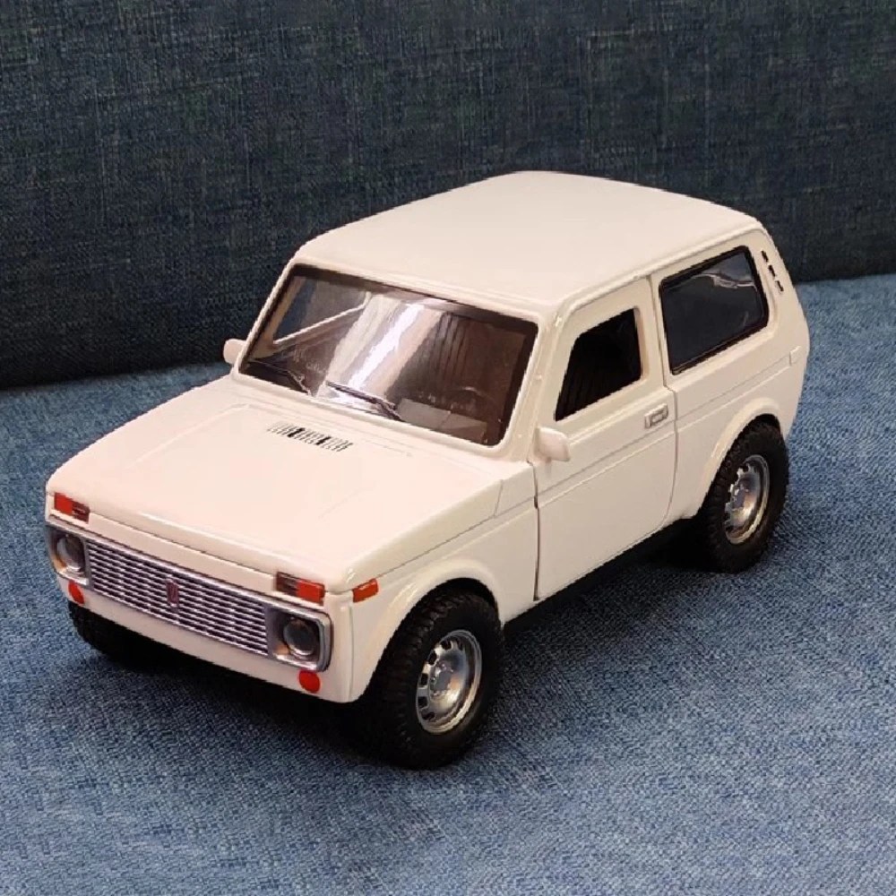 1-18-Scale-LADA-NIVA-Classic-Alloy-Car-Model-Toy-Metal-Diecasting-Off ...