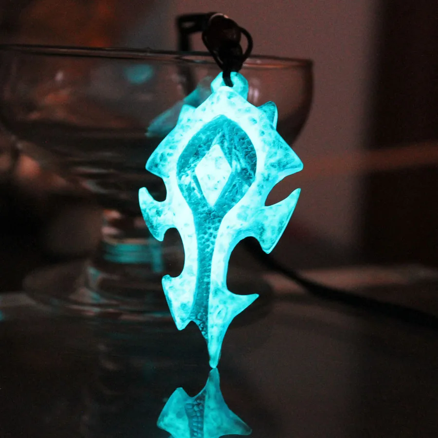 World of Warcraft WOW Necklace Alliance Horde GLOW in the DARK Pendants ...