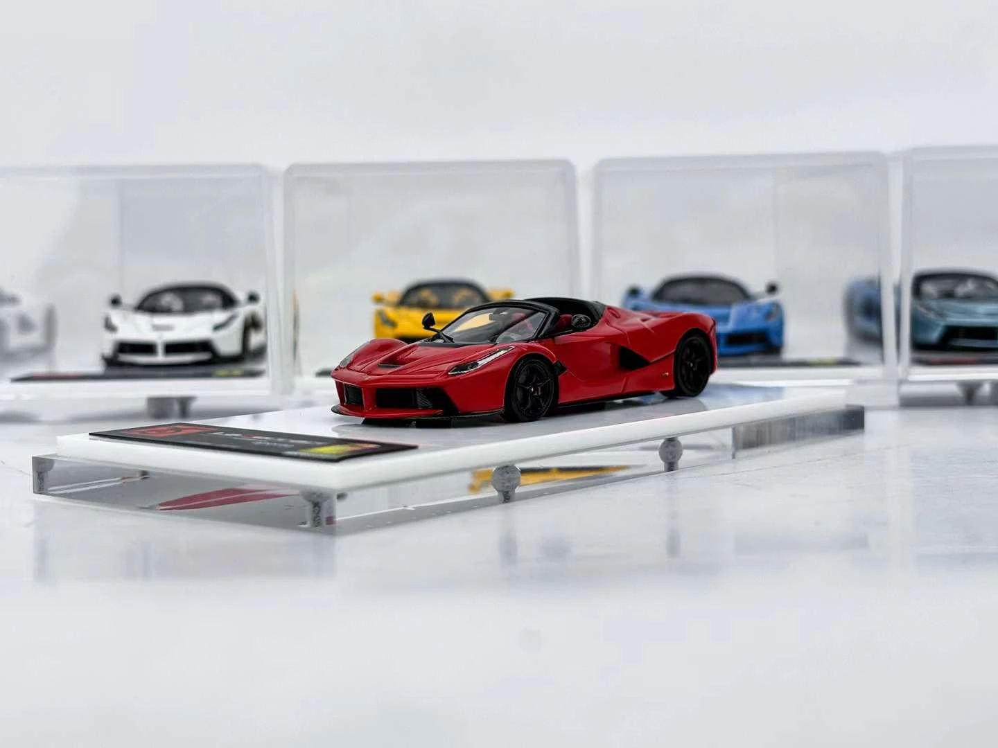 DMH-Model-1-64-Aperta-Ice-blue-White-Red-Resin-Model-Car.jpg