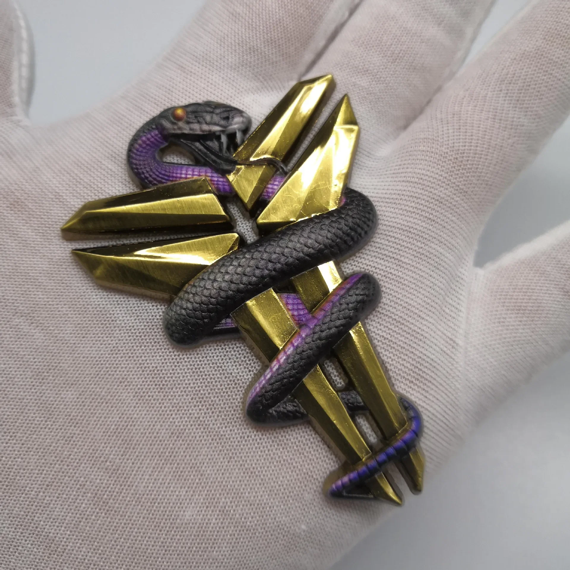 Black-Mamba-Brooch-Punk-Snake-Swords-Lapel-Pins-Individuality-Enamel ...