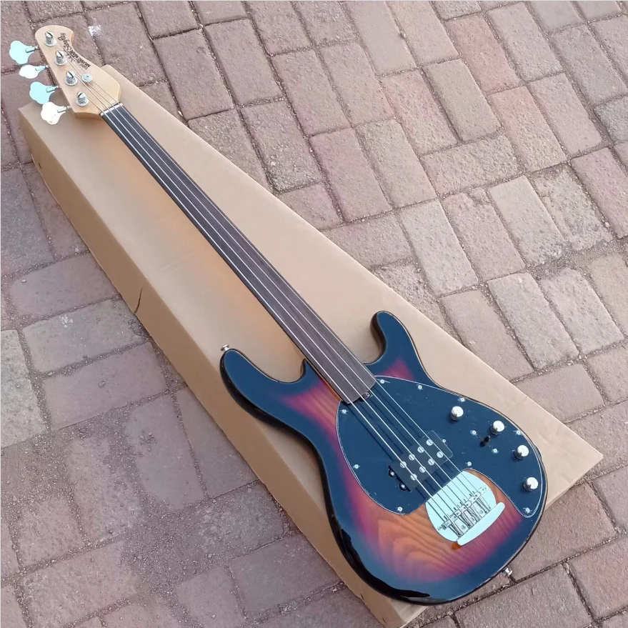 Sunburst-music-man-stingRay4-bass-9V-active-pickups-musicman-4-strings ...
