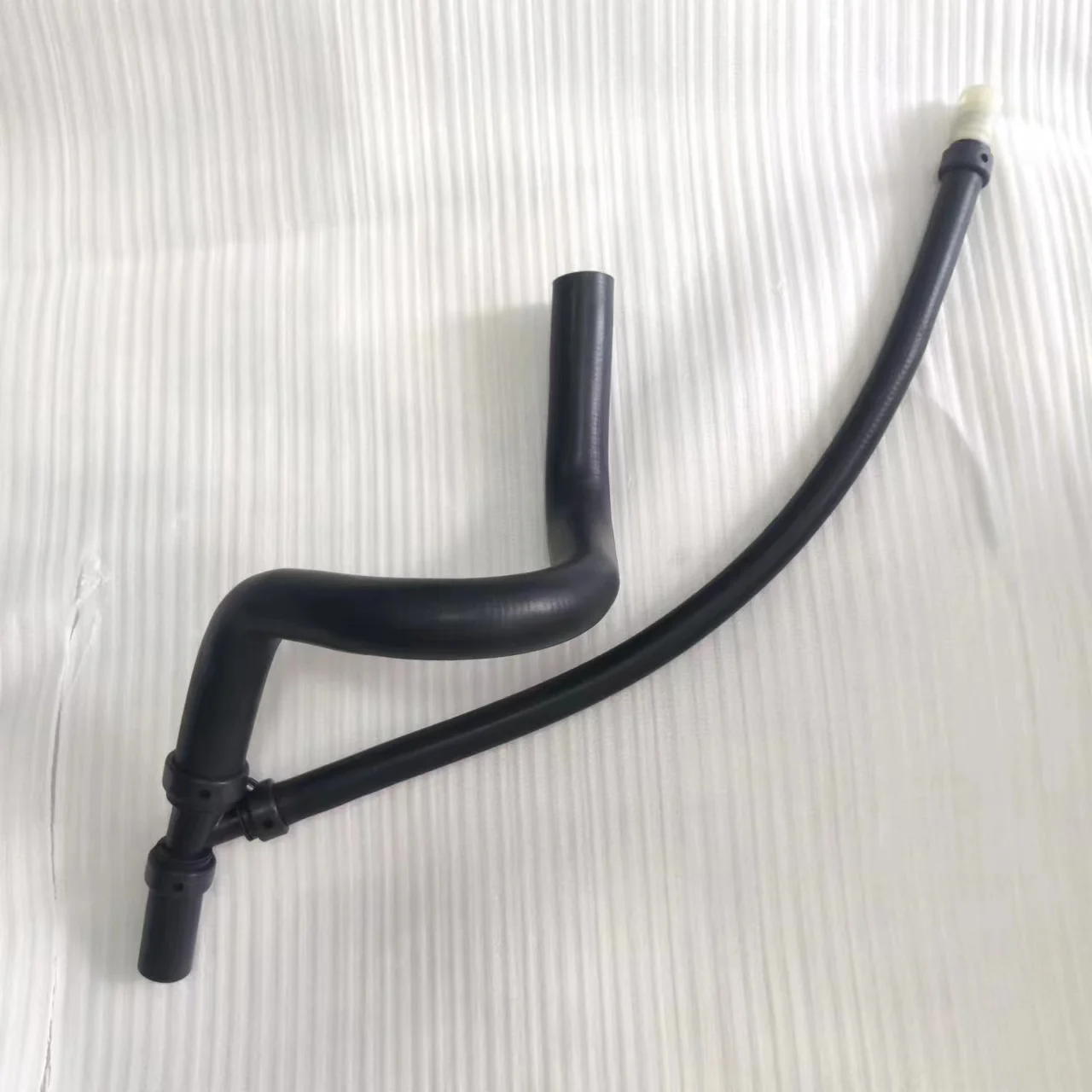 Radiator-Outlet-Overflow-Tank-Hose-For-Cadillac-Chevrolet-GMC-Yukon ...