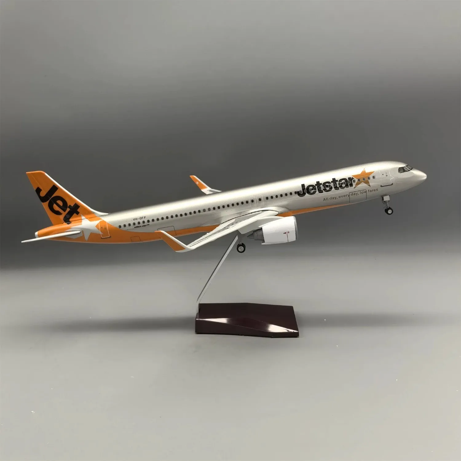 1/100 Scale 47cm 321 Aircraft A321 NEO Jetstar Airways Light Model with ...