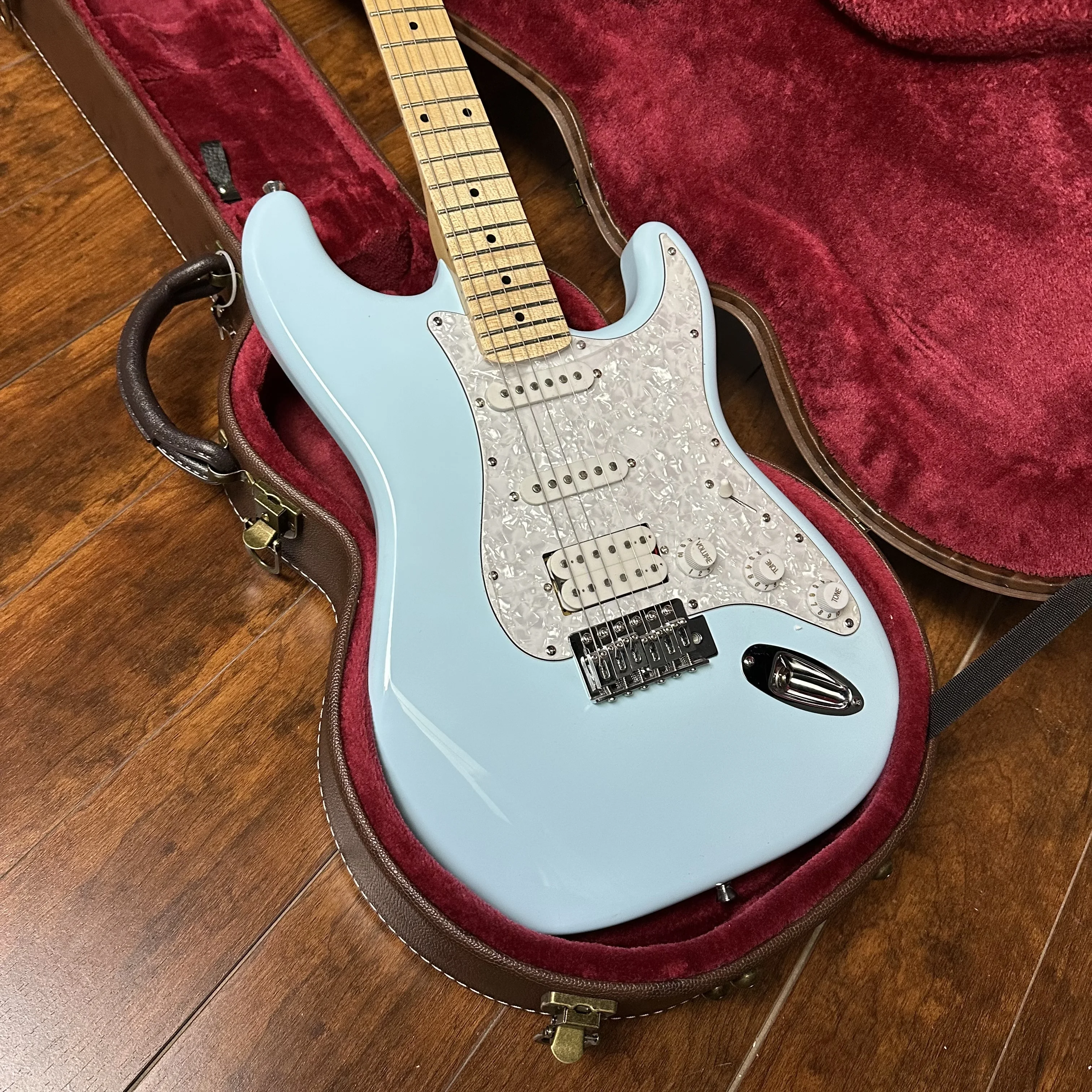 Daphne-Blue-Color-Electric-Guitar-Solid-Mahogany-Body-Maple-Fretboard.jpg