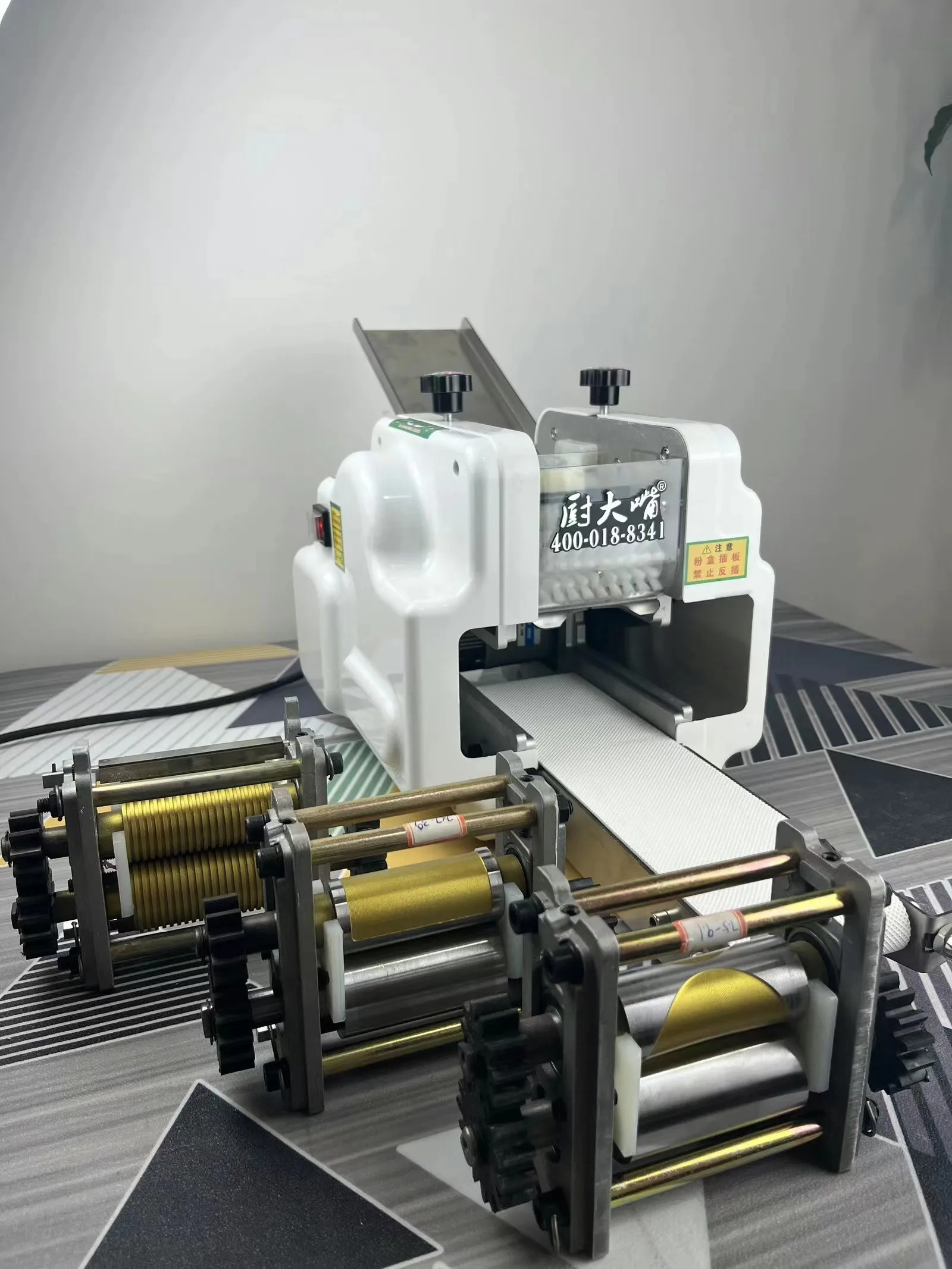 110v-220V-Commercial-Full-Automatic-Small-Dumpling-Skin-Machine ...