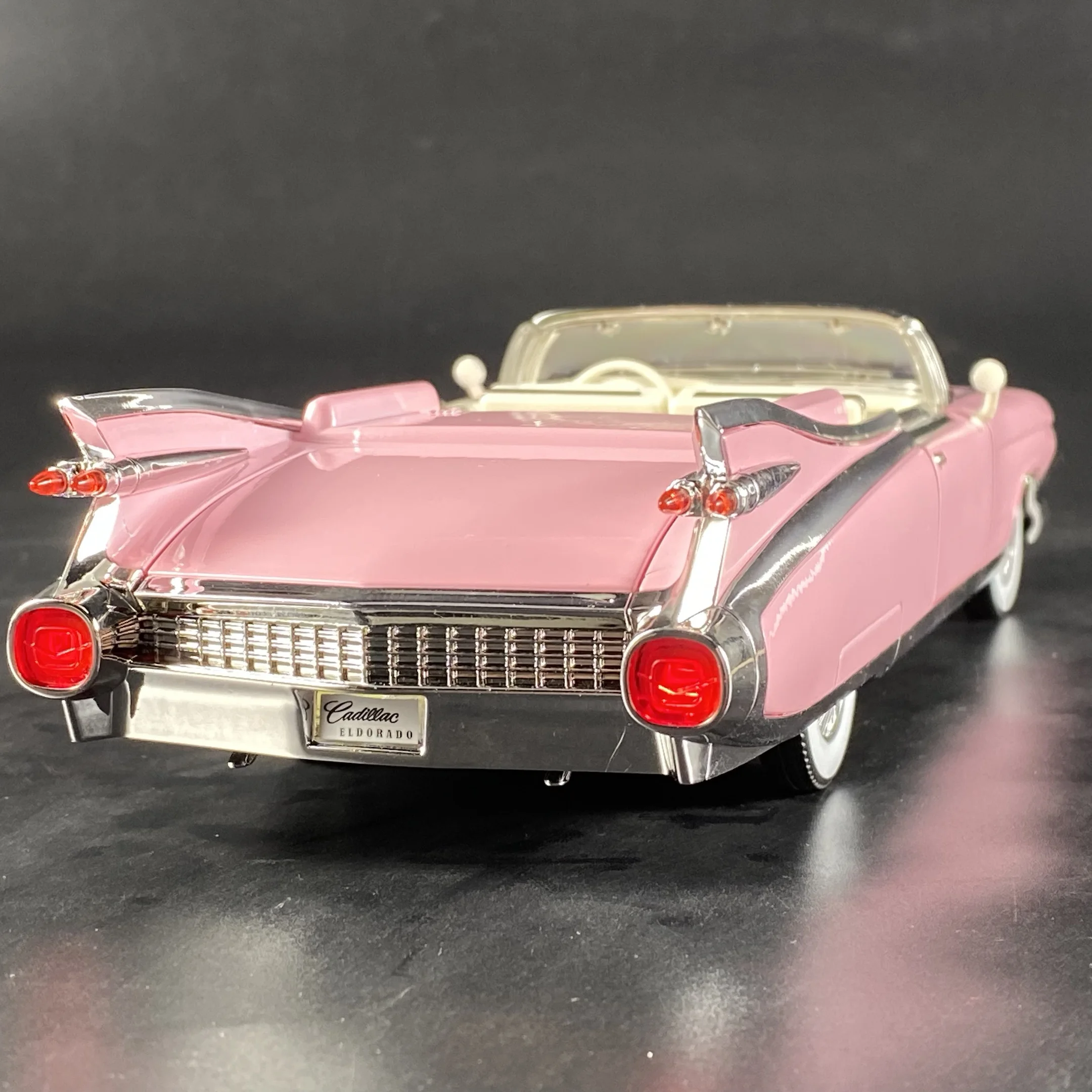 1:24 Cadillac Eldorado Biarritz 1959 Series 62 Luxury Car Alloy Diecast ...