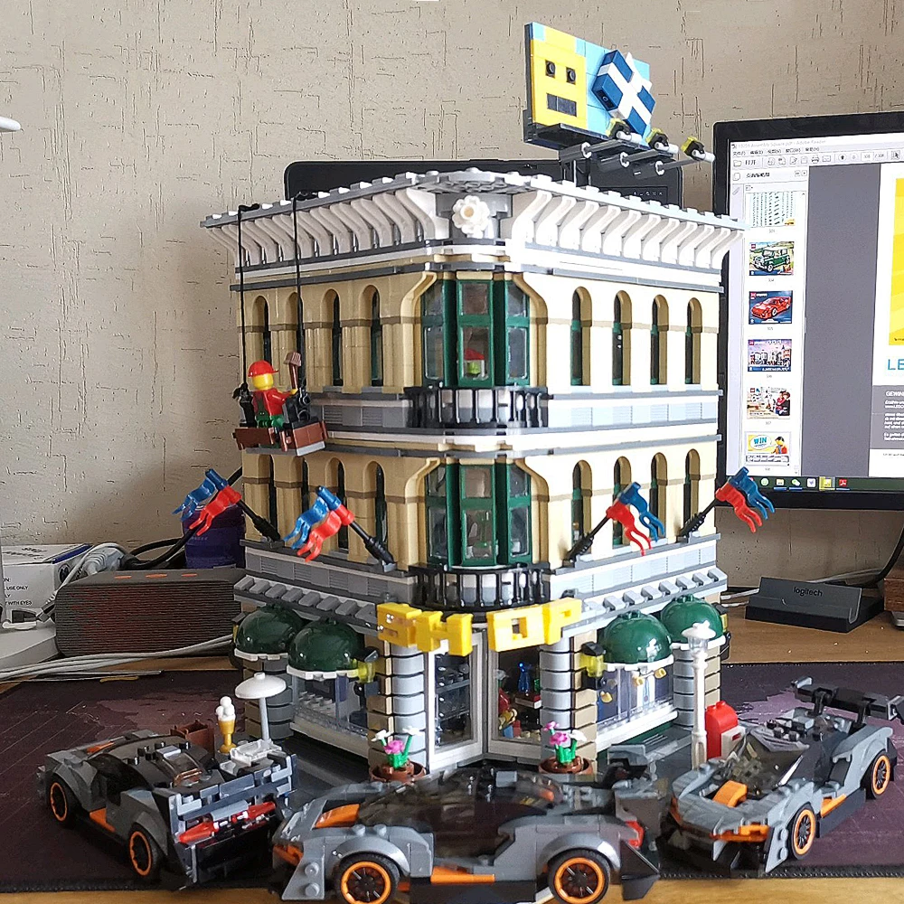 IN STOCK 2182 PCS Grand Emporium Building Block Bricks Department Store ...