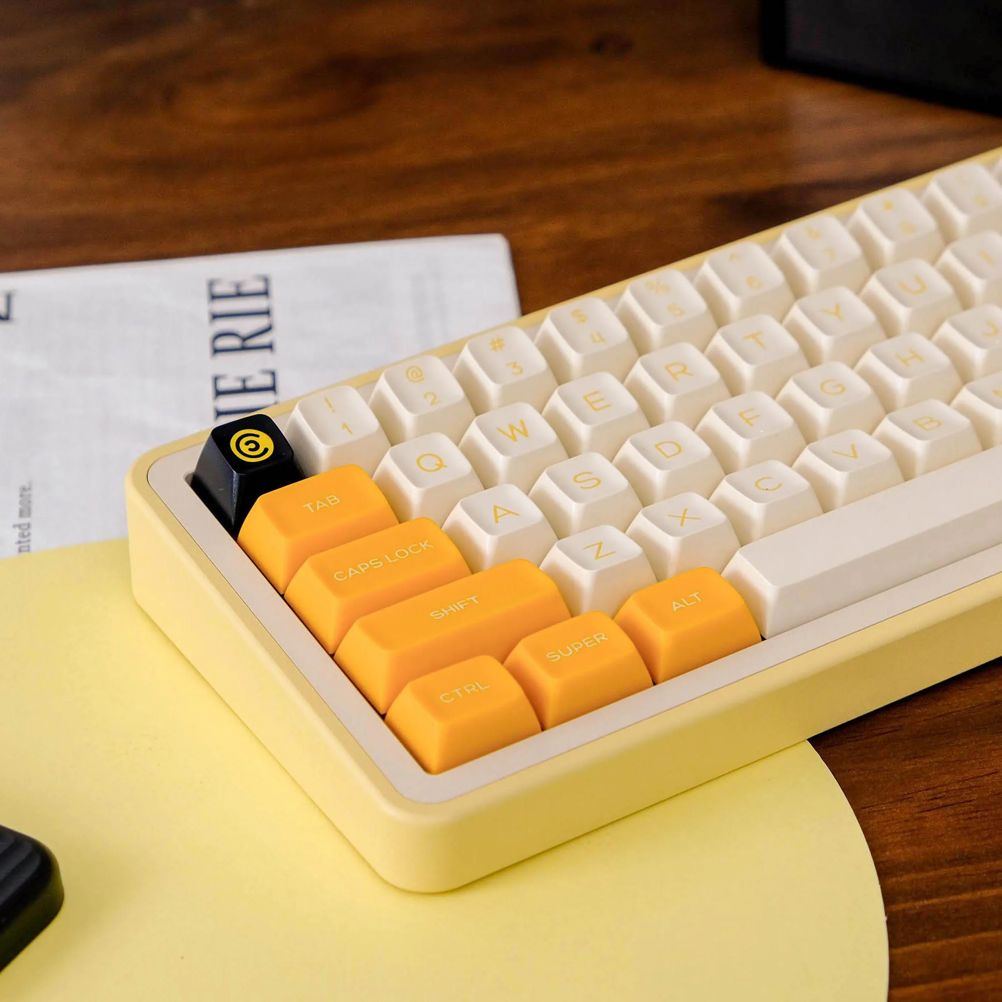 160-Keys-Double-Shot-PBT-Keycaps-SA-Profile-Banana-Themed-Keyboard ...