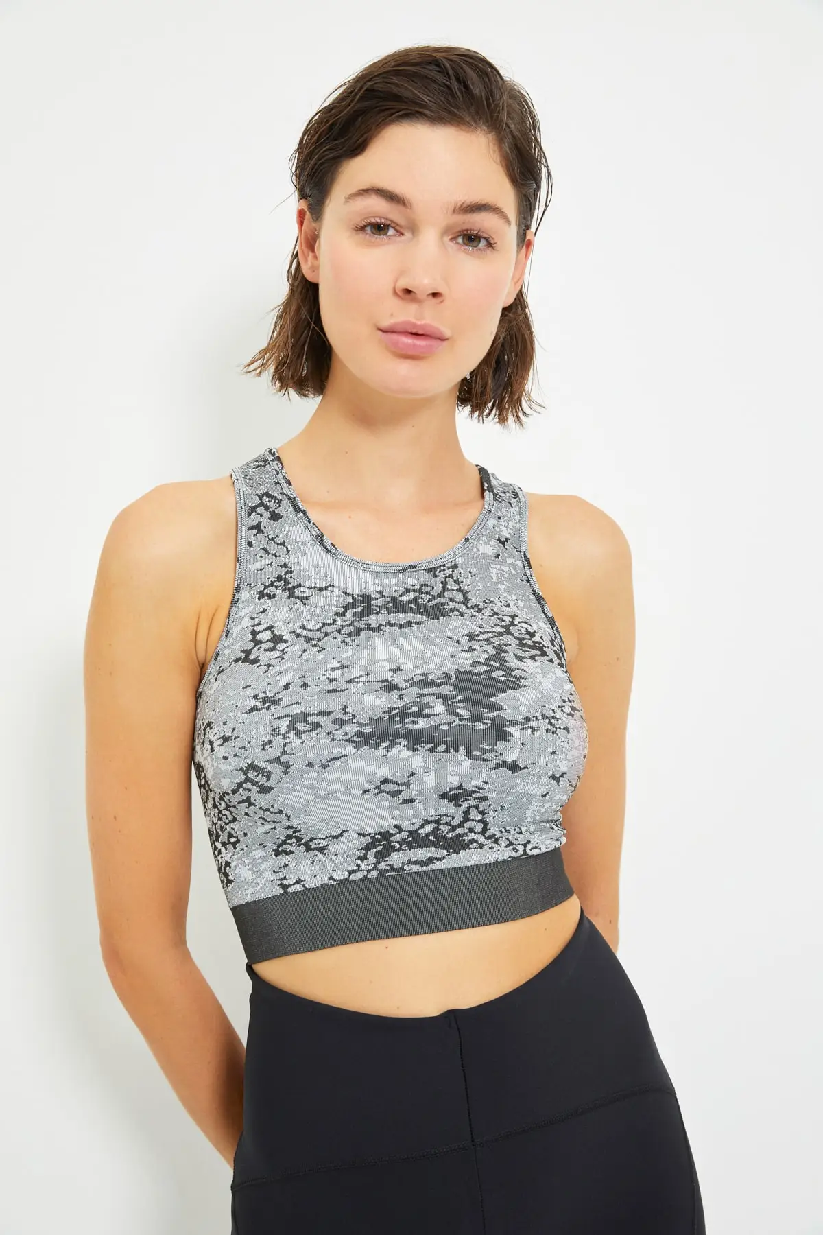 Seamless-Melanjl-Crop-Sport-Tops-TWOAW22SS0008.jpeg