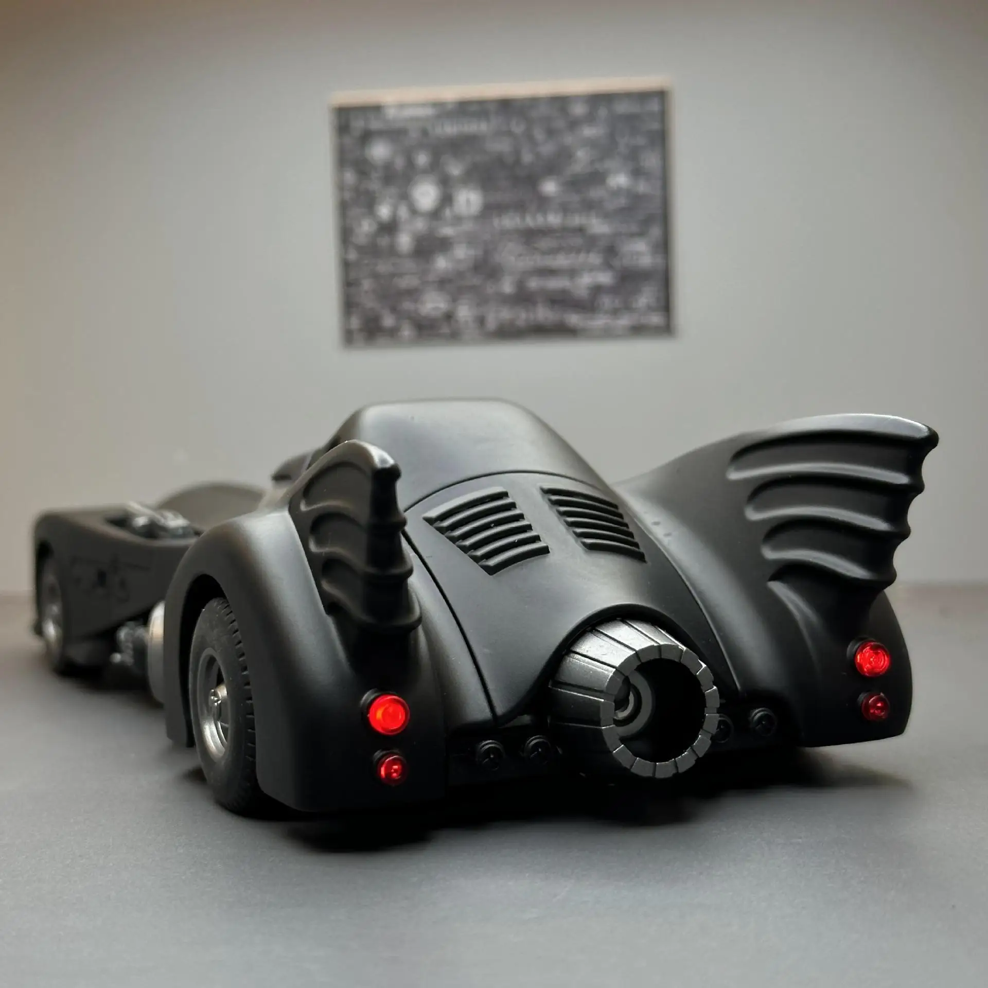 1:24 Batmobile 1989 Classic Movie Sports Car Alloy Metal Diecast Model ...