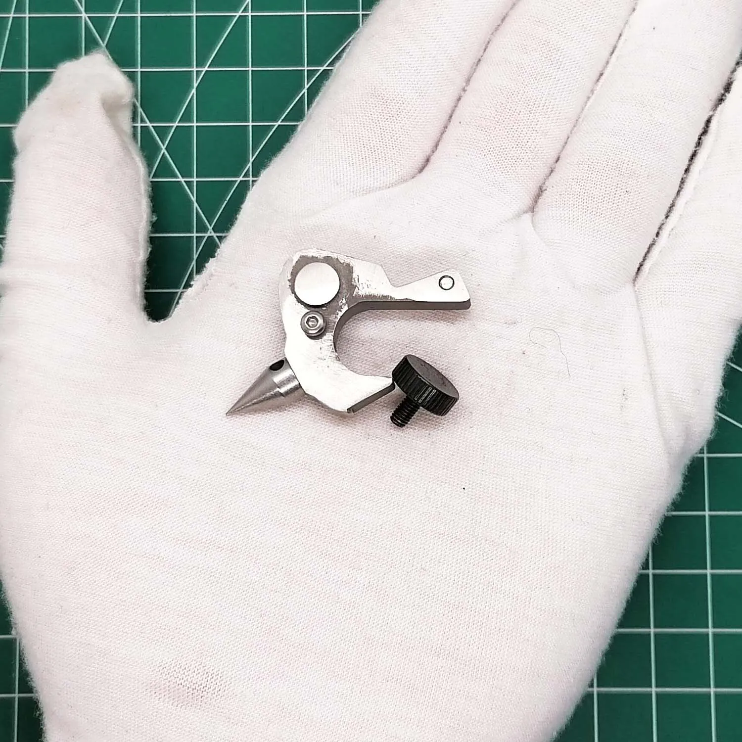 1-Piece-Carabiner-Attachment-Window-Glass-Breaker-for-Leatherman ...