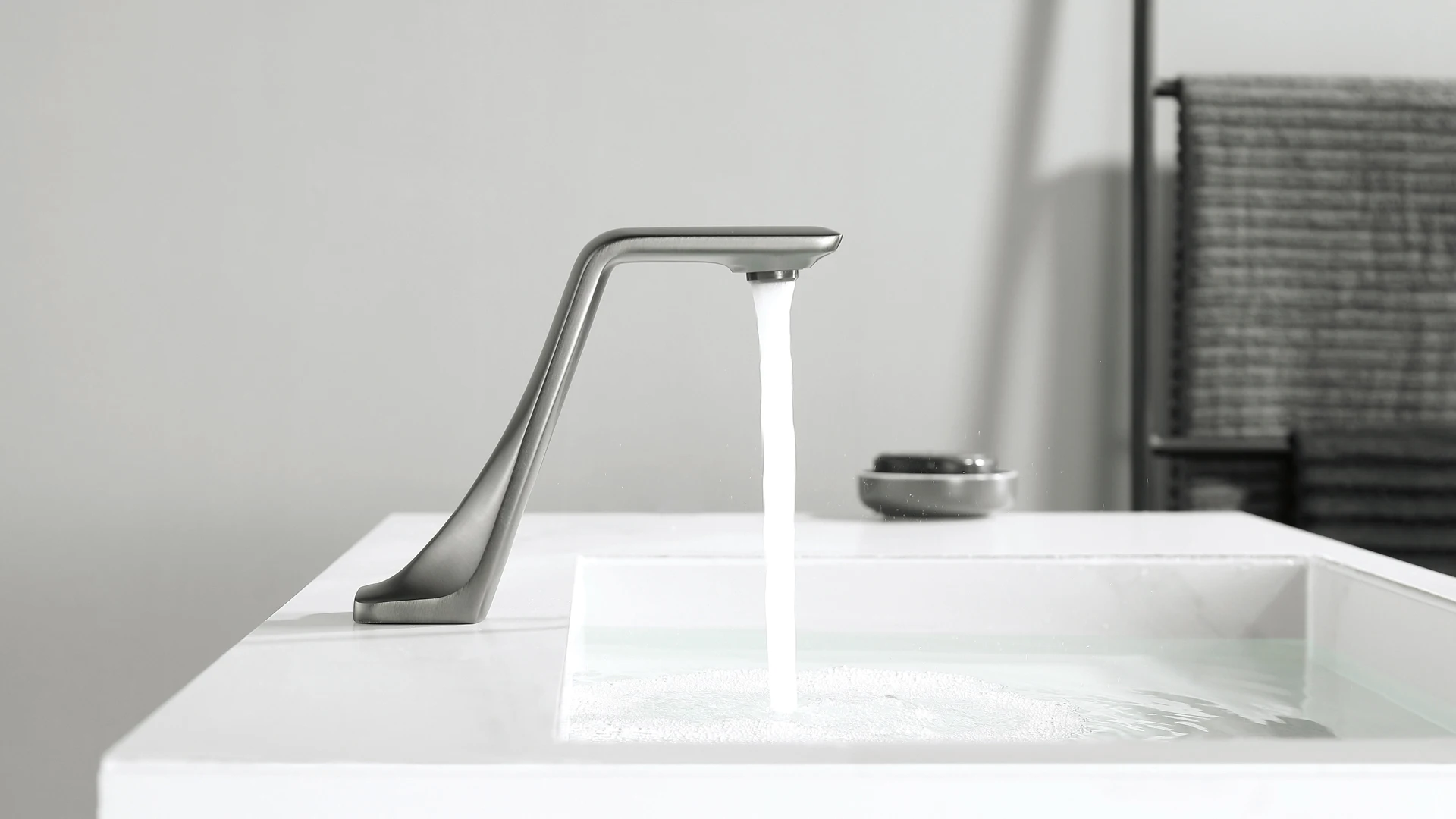New Design Touchless Induction Vanity Faucet Bathroom Automatic Brushed ...