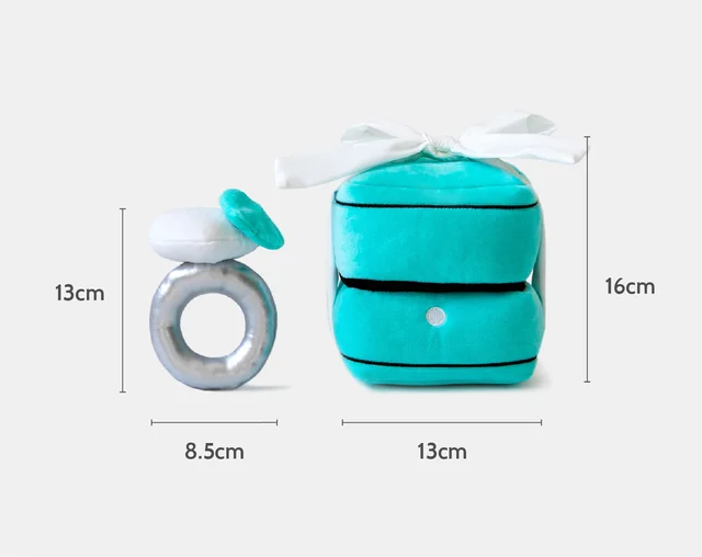 Toy wedding rings | Beachweddingtips.com