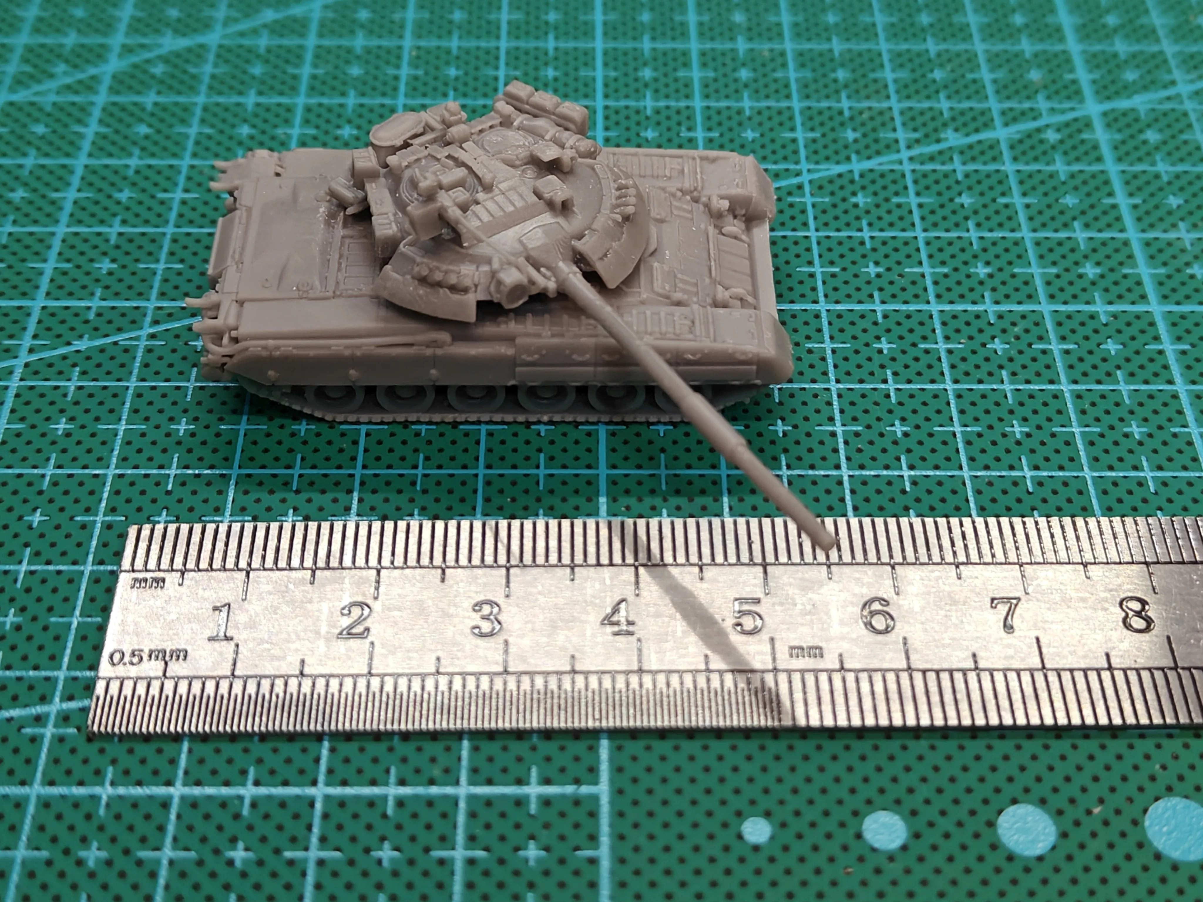 1-144-Scale-T-80U-Main-Battle-Tank-MODEL-KIT.jpg