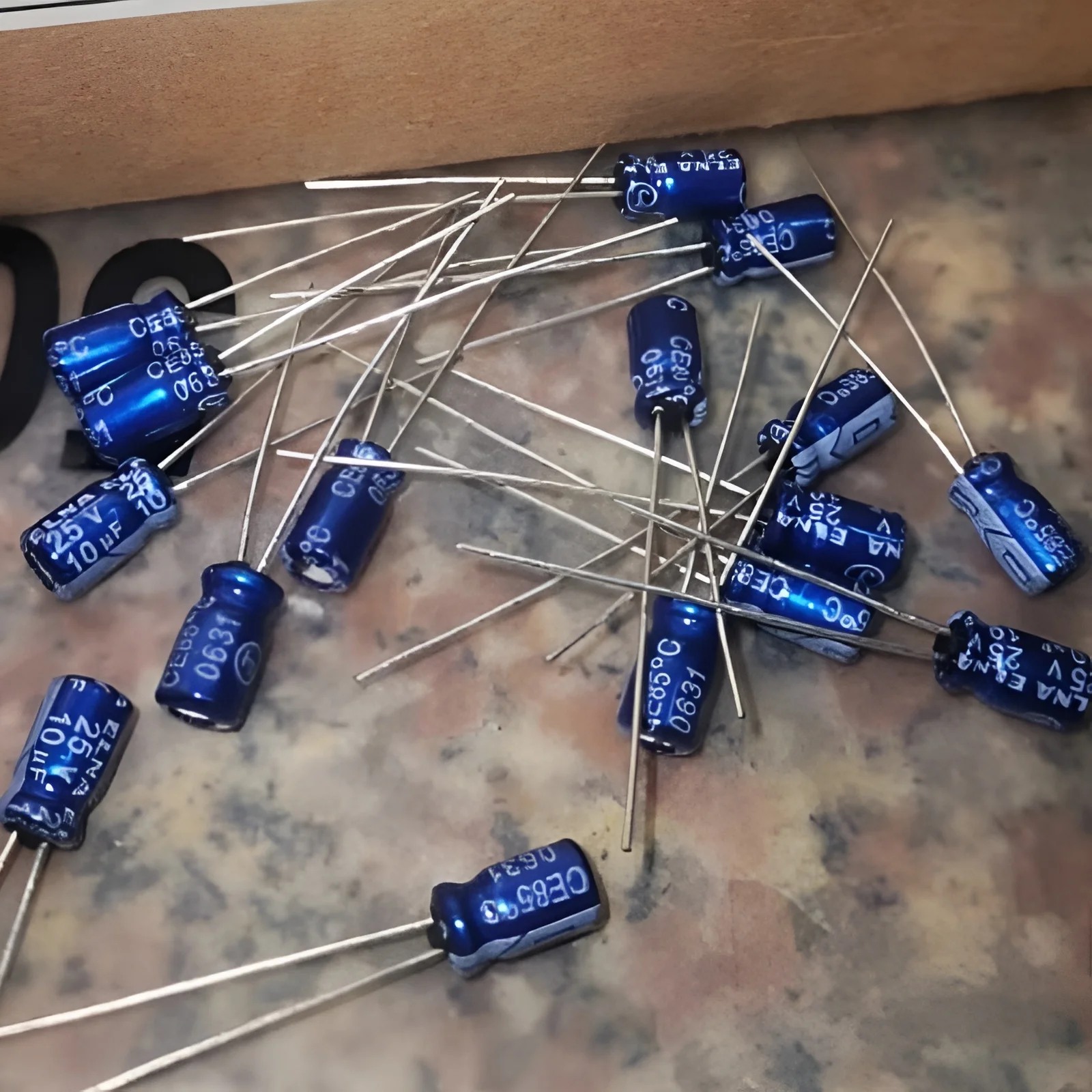 20PCS-10UF-25V-ELNA-capacitor-25V-10UF-4X7-RC2-audio-blue-robe.jpg