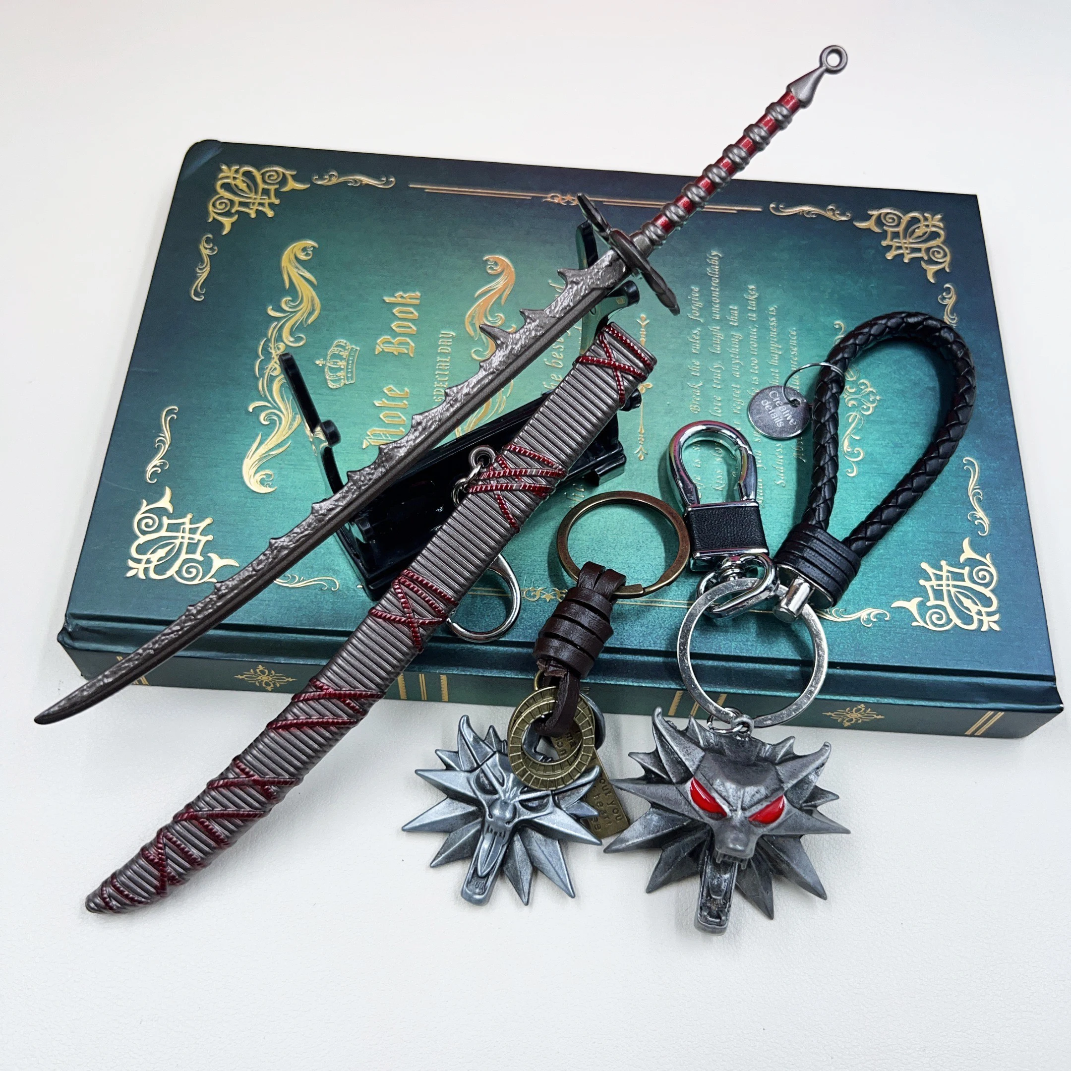 22cm Hellish Slasher Sword with Wolf Head Keychain Game Peripheral ...