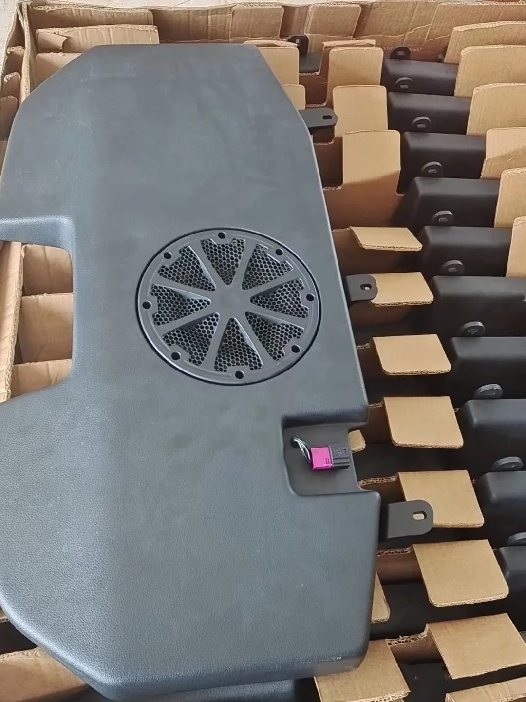 Para VW jetta MK6 Fender Subwoofer 561 035 621A