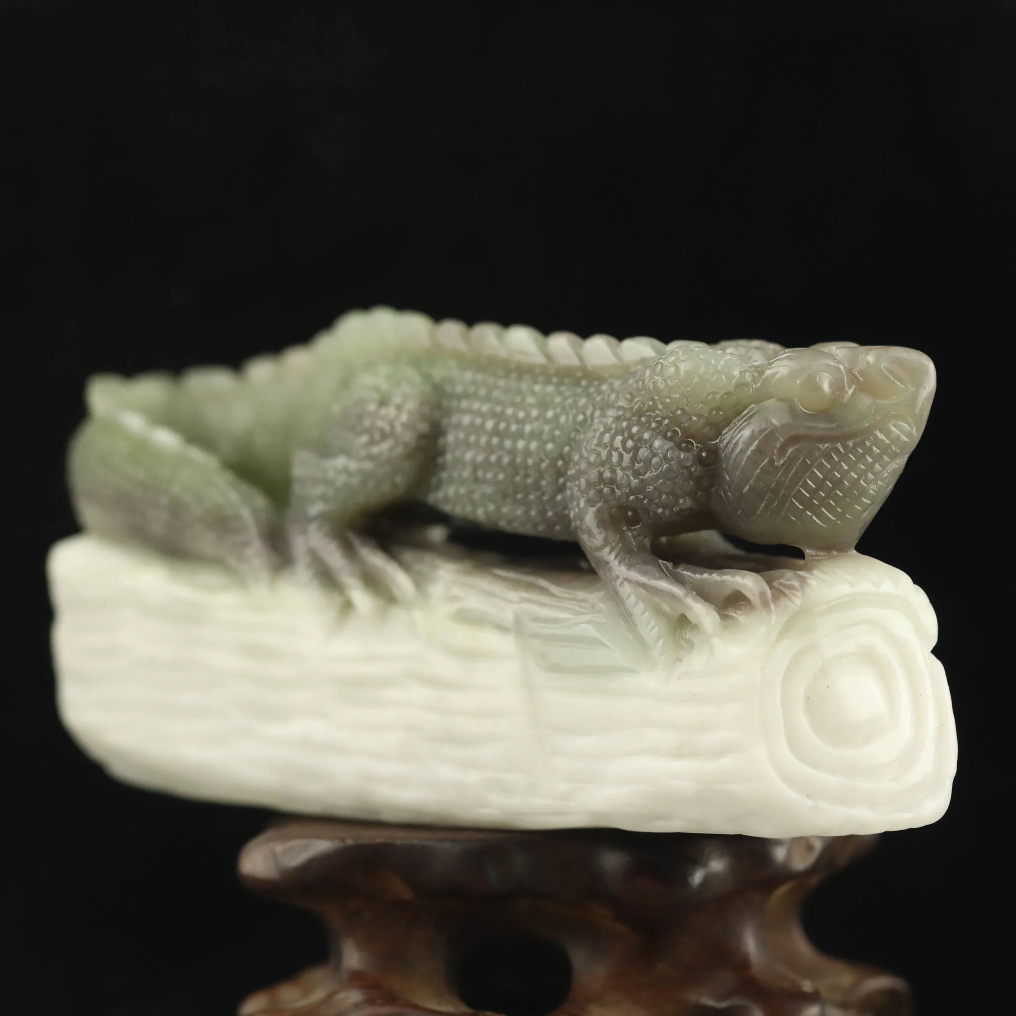 Old-China-Natural-hetian-Jade-Hand-Carved-statue-of-lizard-on-the-Tree ...