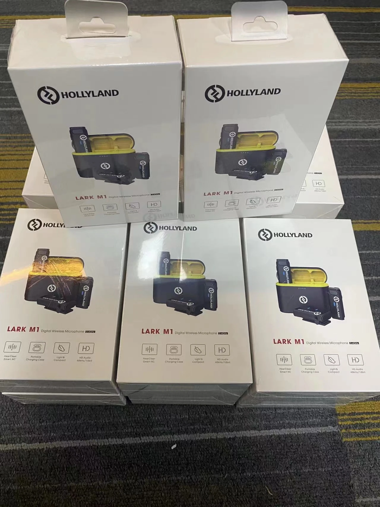 Hollyland LARK M1 Wireless Lavalier Microphone Mic 2.4G Hz Charging Box ...