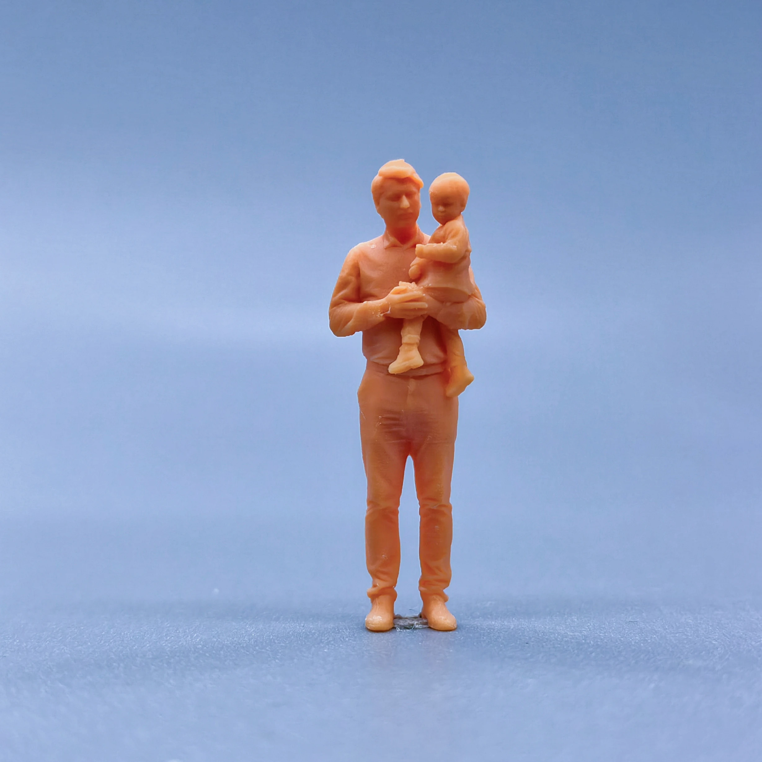 1-64-1-43-Figurines-Scale-Model-Resin-Father-Holding-His-Son-Uncolored ...
