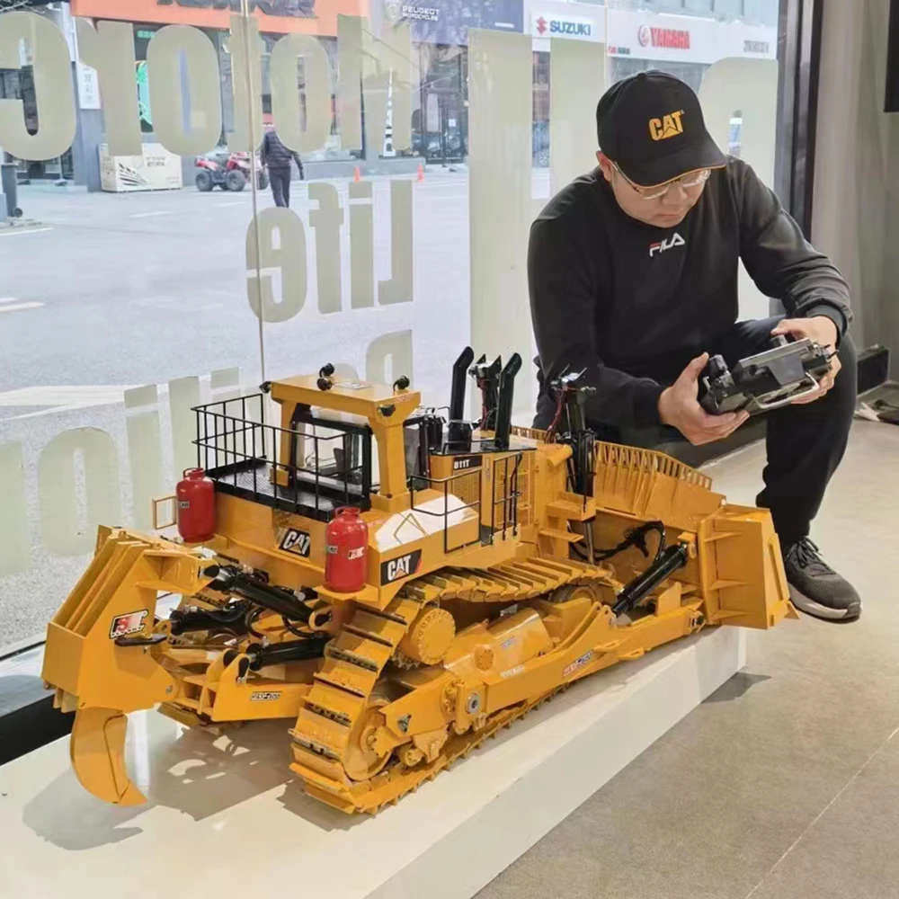 1-10-Giant-D11T-RC-Hydraulic-Bulldozer.jpg