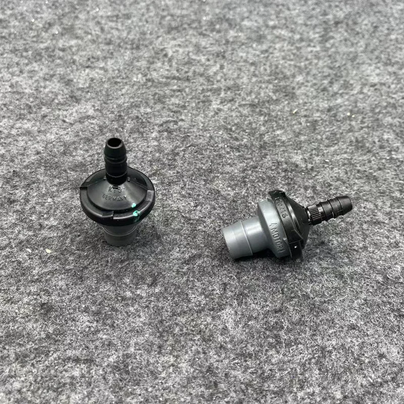 エンジンヘッドカバー フォルクスワーゲン ジェッタ 1K 2006年～2011年 AP-4T3973（VW ジェッタ タイミングベルト交換 ...