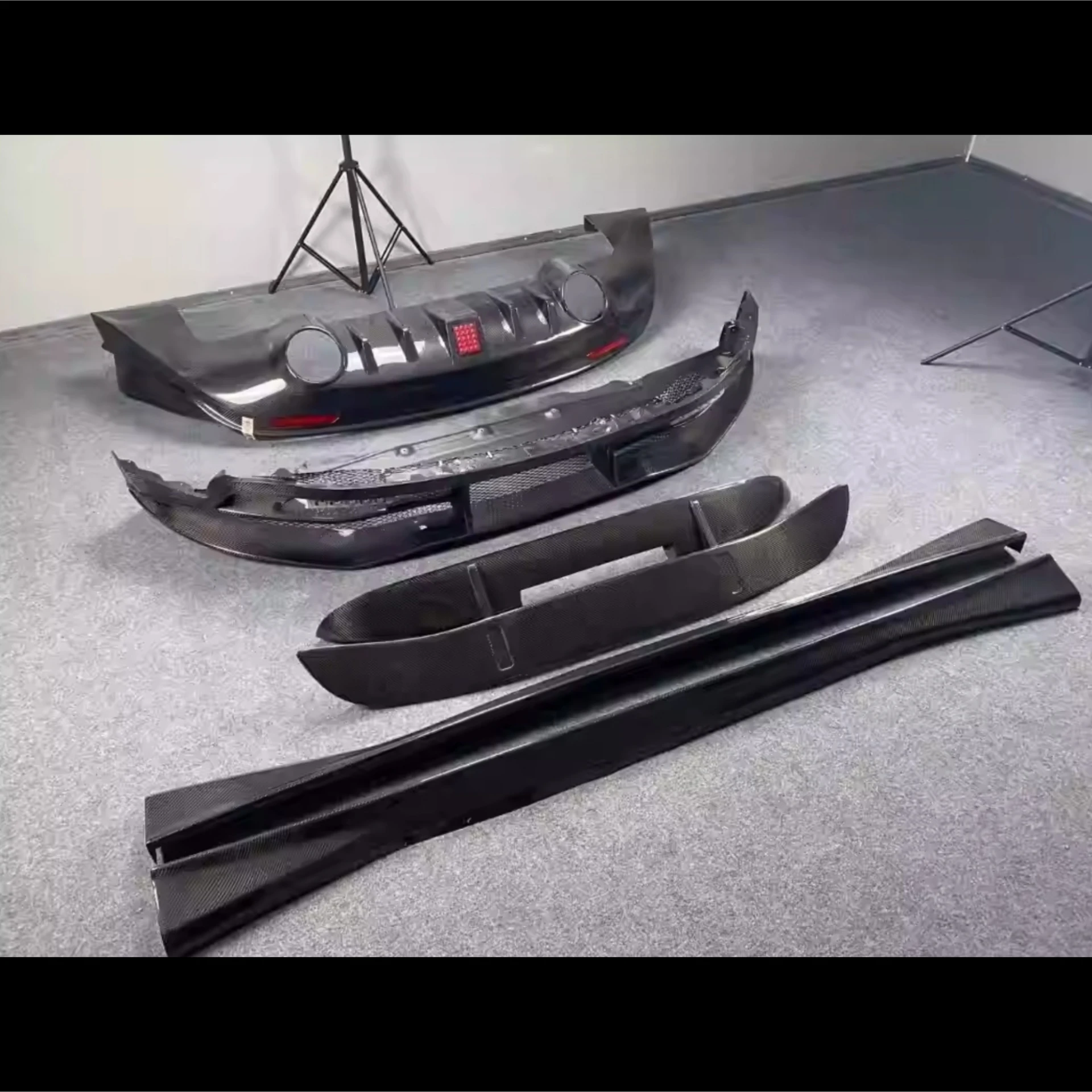 Body-Kit-Carbon-Fiber-Front-Rear-Lip-Side-Skirt-Tail-Wing-for-Infiniti ...