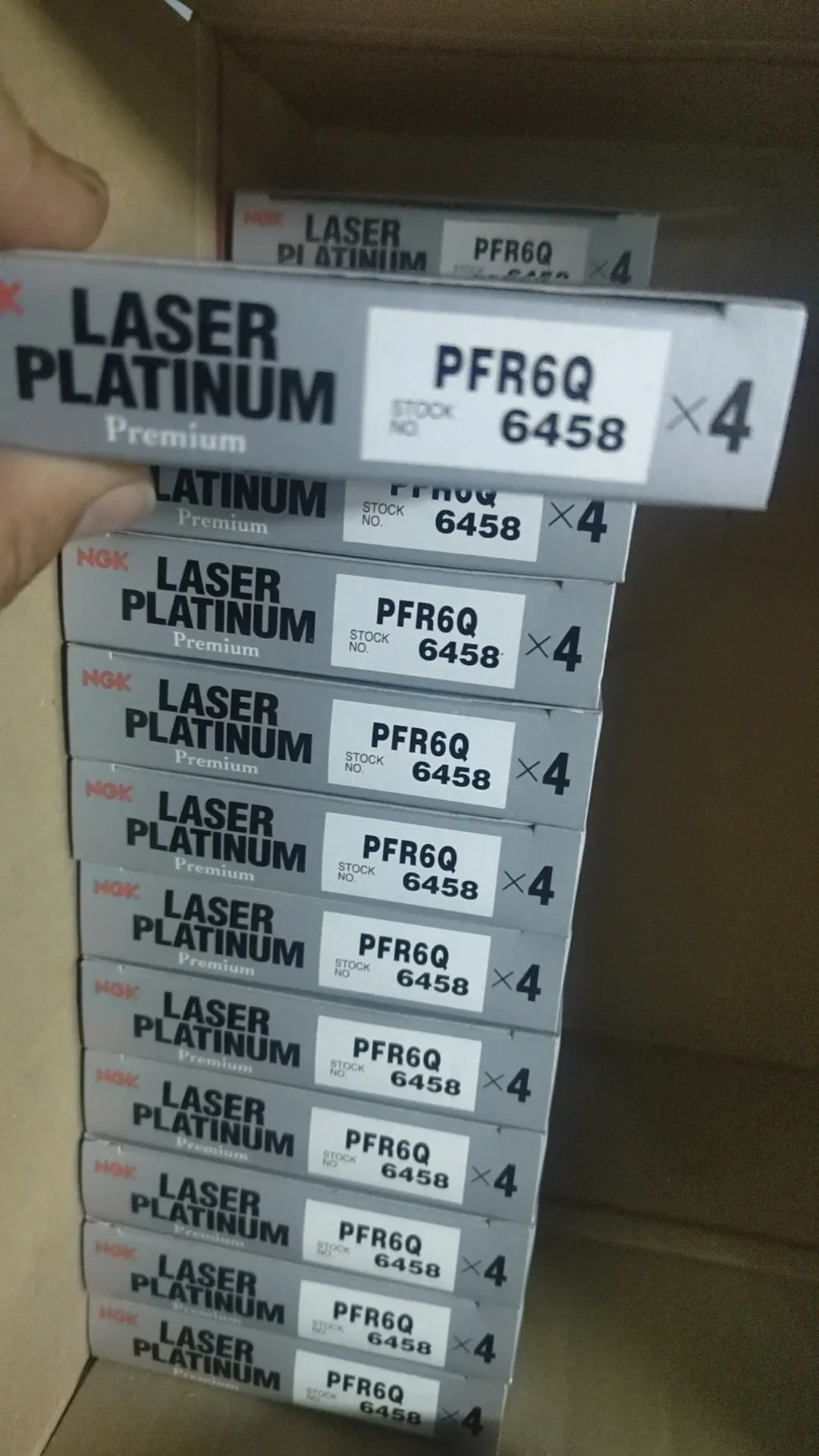 4 шт. NGK PFR6Q 6458 двойная платиновая свеча зажигания для Audi A4 A6 TT Beetle Passat Bora ...