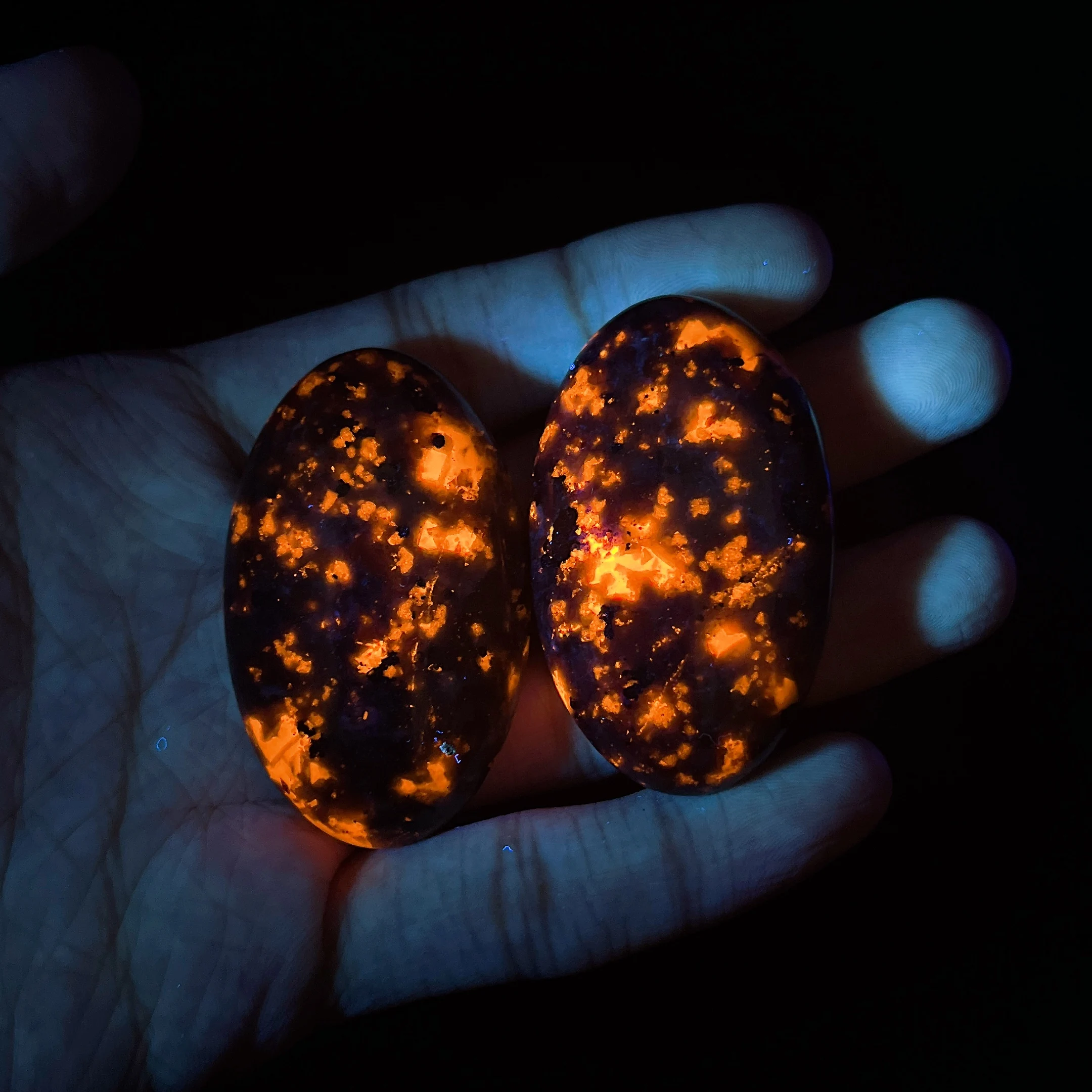 Natural-Yooperlite-Crystal-Pocket-Palm-Stone-Energy-Flame-Stone-Reiki ...