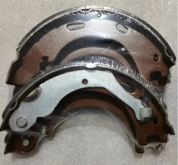 SET-hand-brake-pads-parking-brake-shoe-hand-brake-pads-For-SAIC-Maxus ...