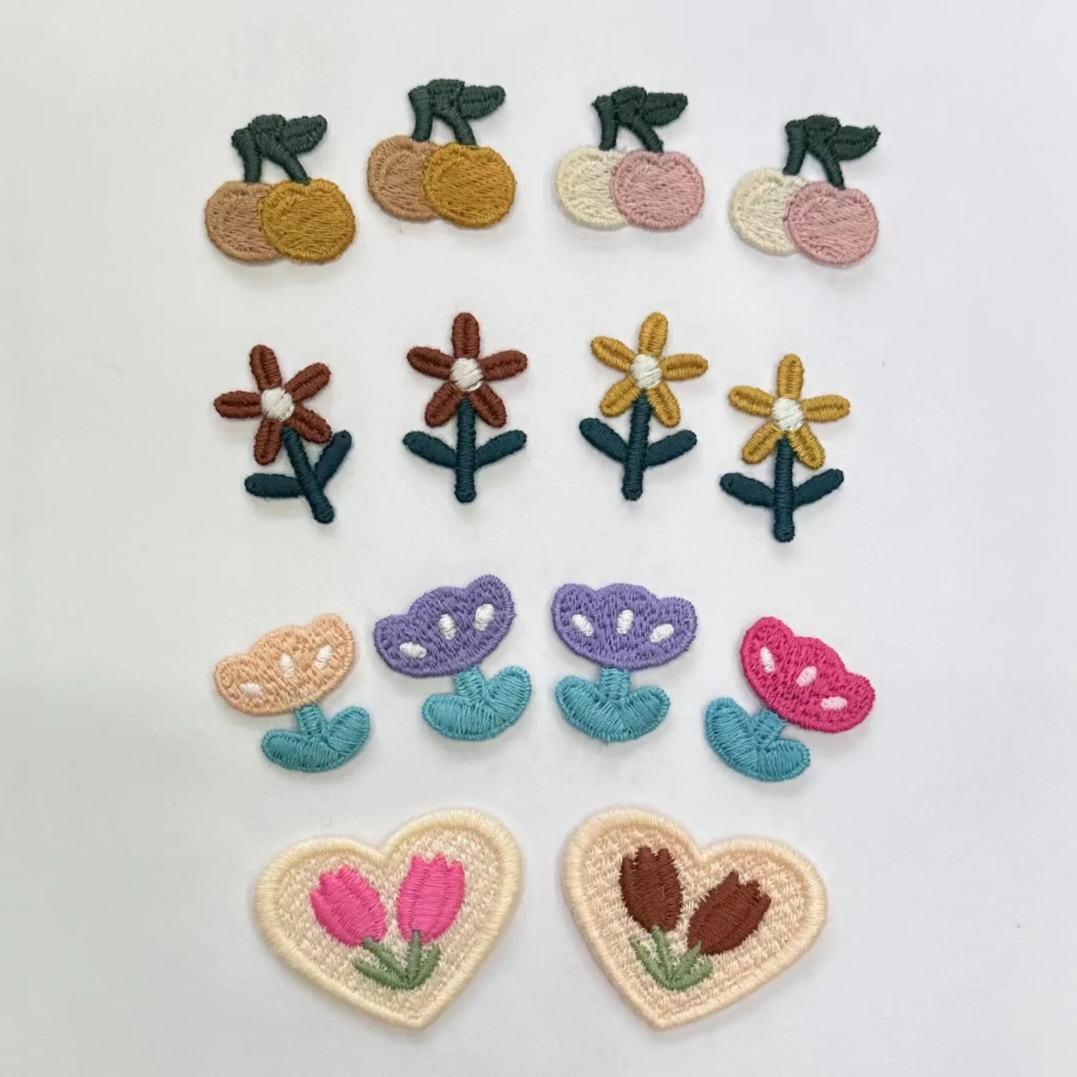 30PCS-Fresh-small-flowers-tulip-embroidery-patches-clothing-accessories ...