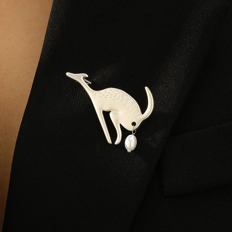 Creative Kangaroo Pearl Brooches for Women Luxury Exquisite Cute Matte ...