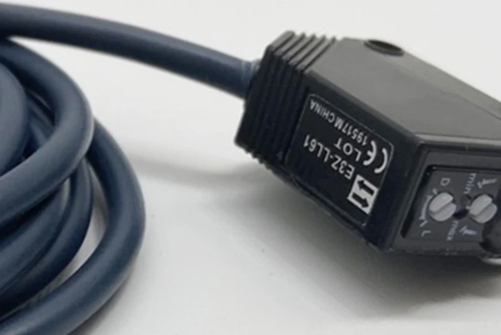 New original E3Z-LL61 photoelectric sensor