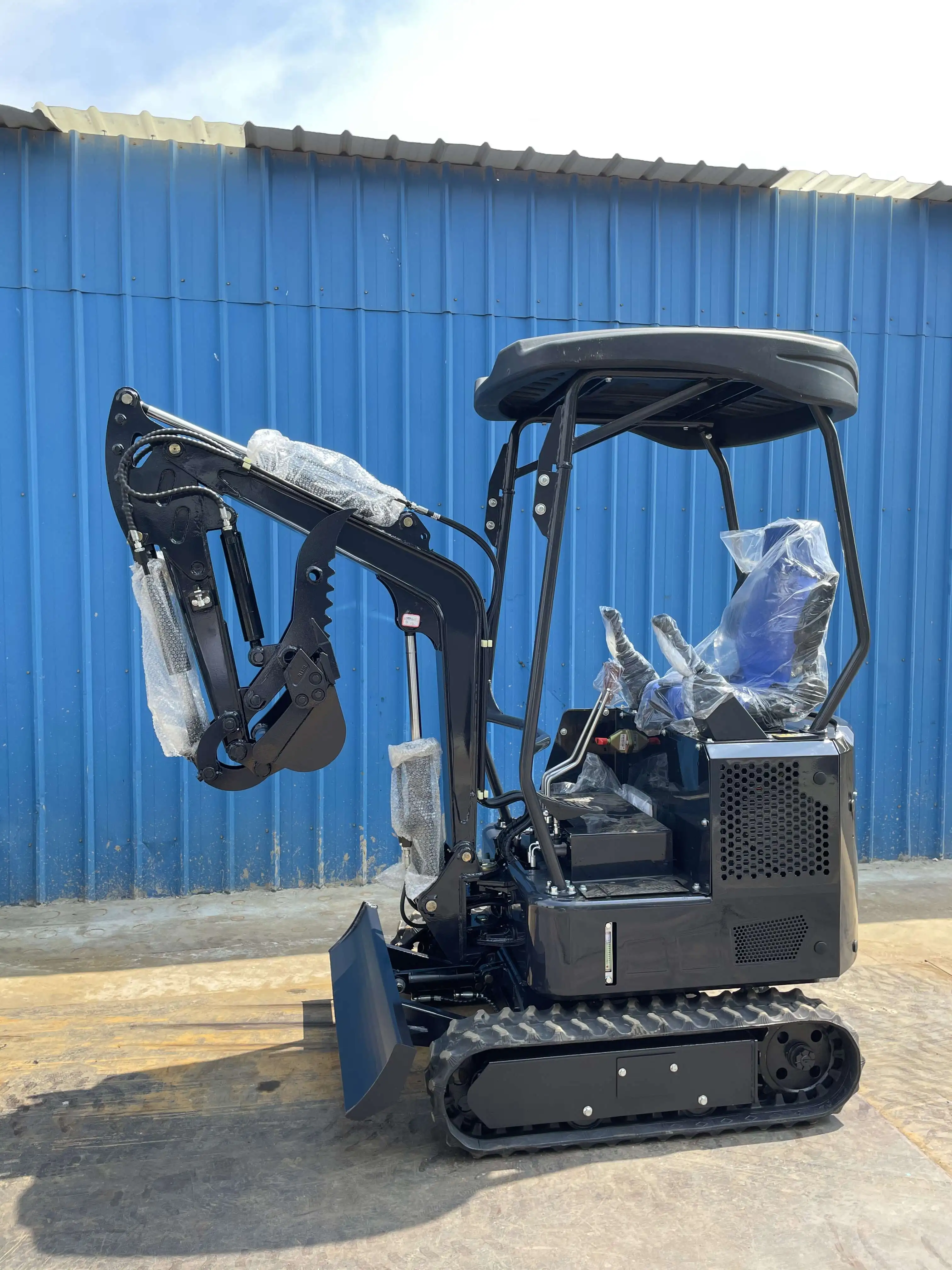 Cheap-Small-Mini-Excavator-1-5-ton-Digger-Mini-Excavator-1500kg-Mini ...