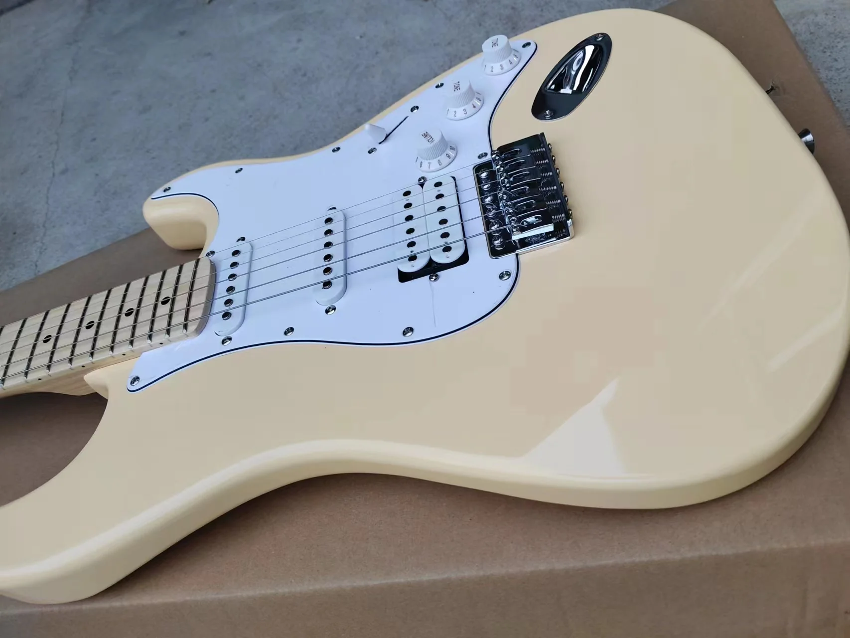 Cream-yellow-electric-guitar-cost-effective-very-fashionable-and ...