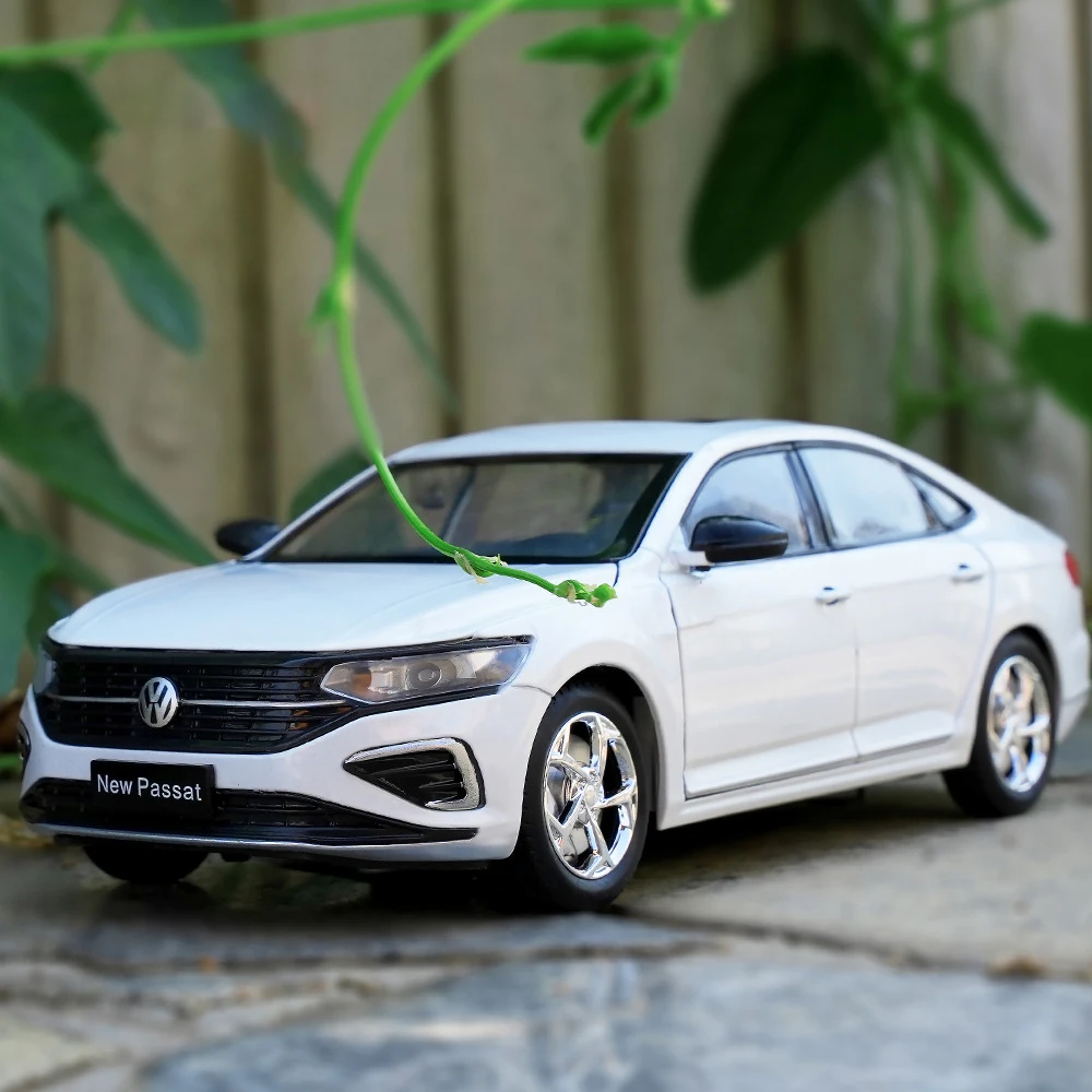 1:24 Passat 2023 Alloy Model Car Toy Diecasts Metal Casting Sound and ...