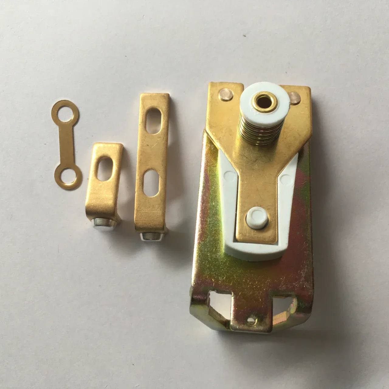 Brake-system-retarder-relay-dynamic-and-static-contact-for-Yu-Tong-bus ...