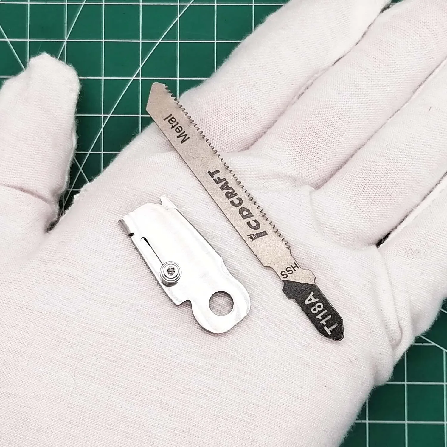 1-Piece-DIY-T-Shank-SAW-Holder-for-Leatherman-CHARGE-TTI-WAVE-PLIERS ...