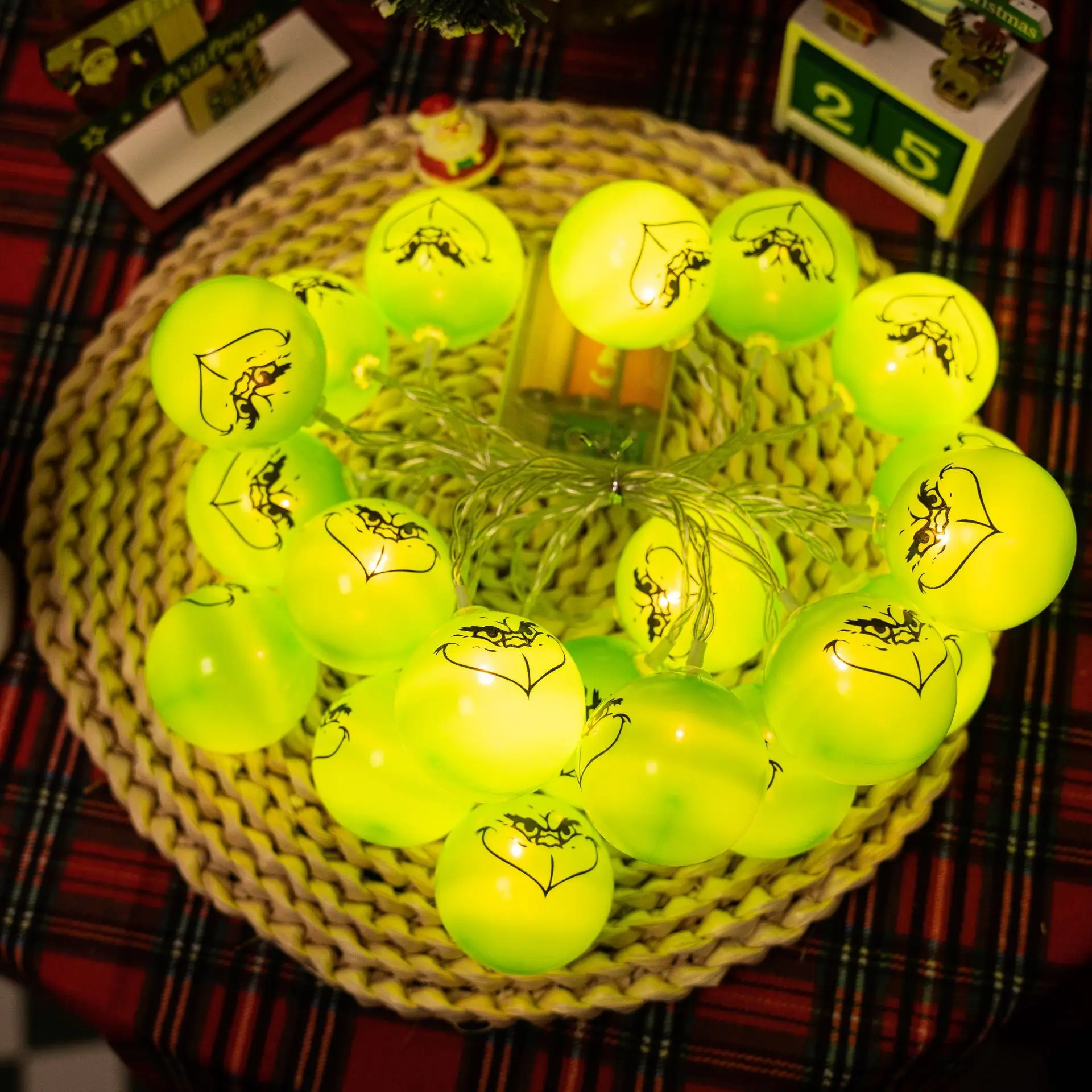 Cadena de luces navideñas para Año Nuevo, bolas verdes para interiores ...