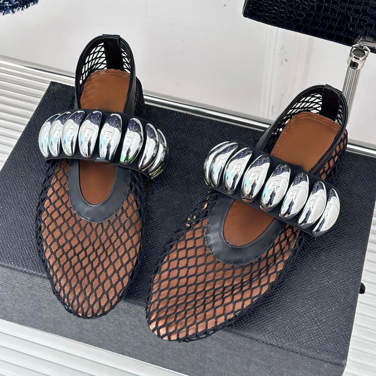 Fashion-Mesh-Flat-Sandals-Women-Hollow-Designer-Sandals-Female-Metal-Buckle-Rivet-Ballet-Round ...