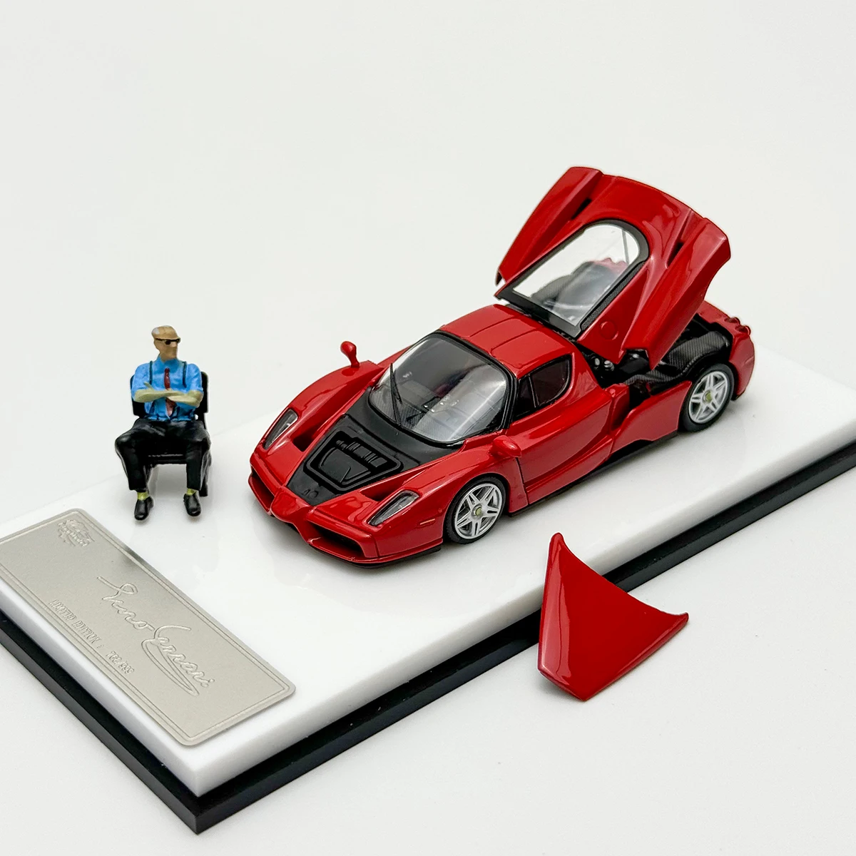 King-Model-1-64-enzo-diecast-model-car.jpg