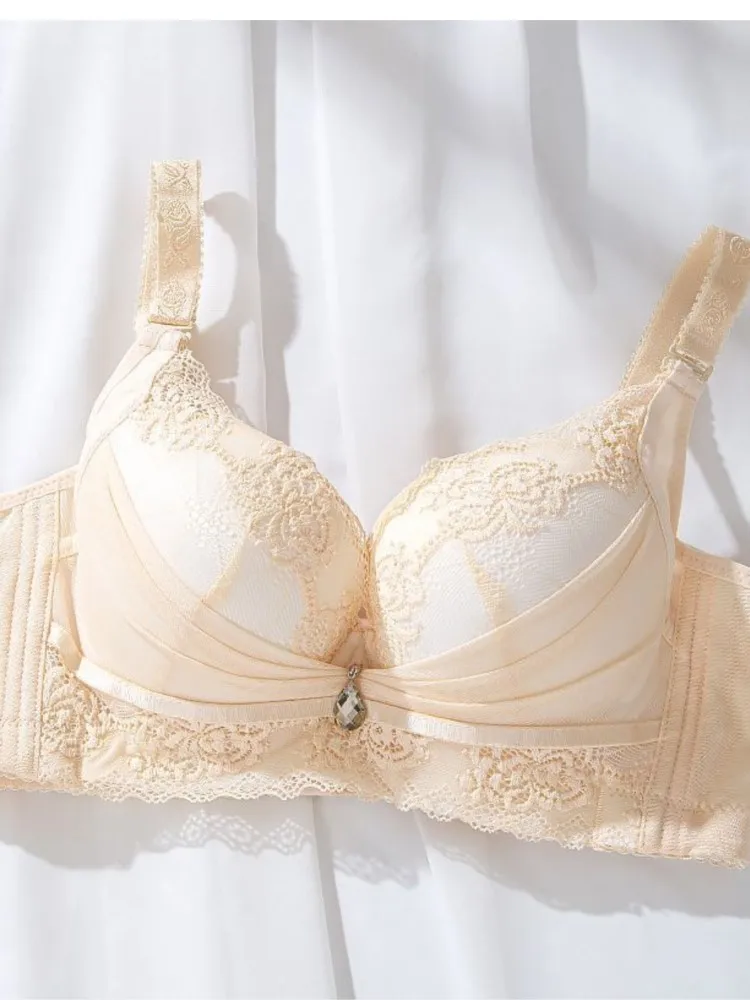 Gather-up-women-s-bras-and-bras-without-steel-rings-to-prevent-them ...