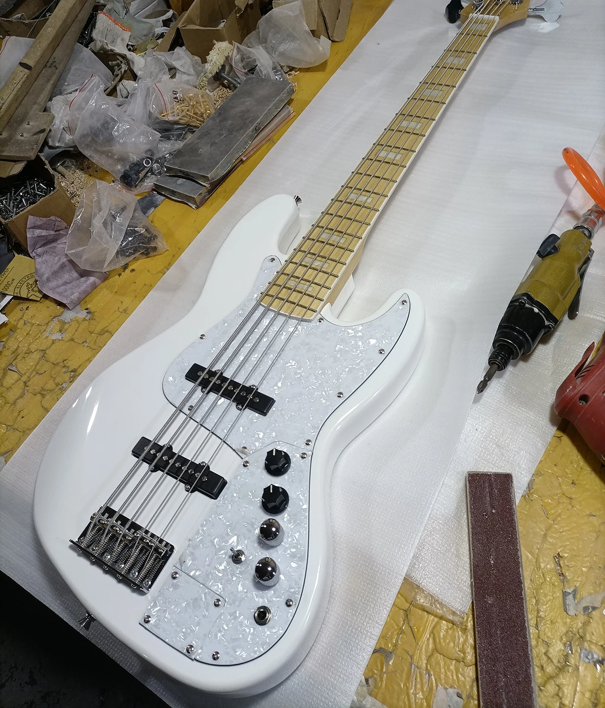 High-Quality-5-Strings-White-Electric-Bass-Guitar-Maple-Fretboard-Maple ...