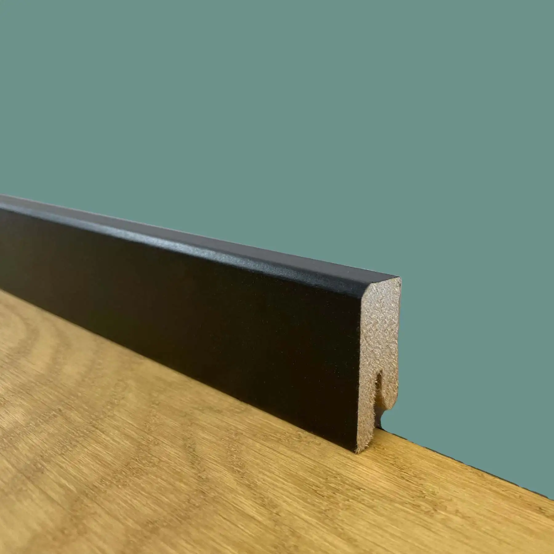 Baseboard-skirting-square-low-wood-fiber-40-X15-Black.jpg