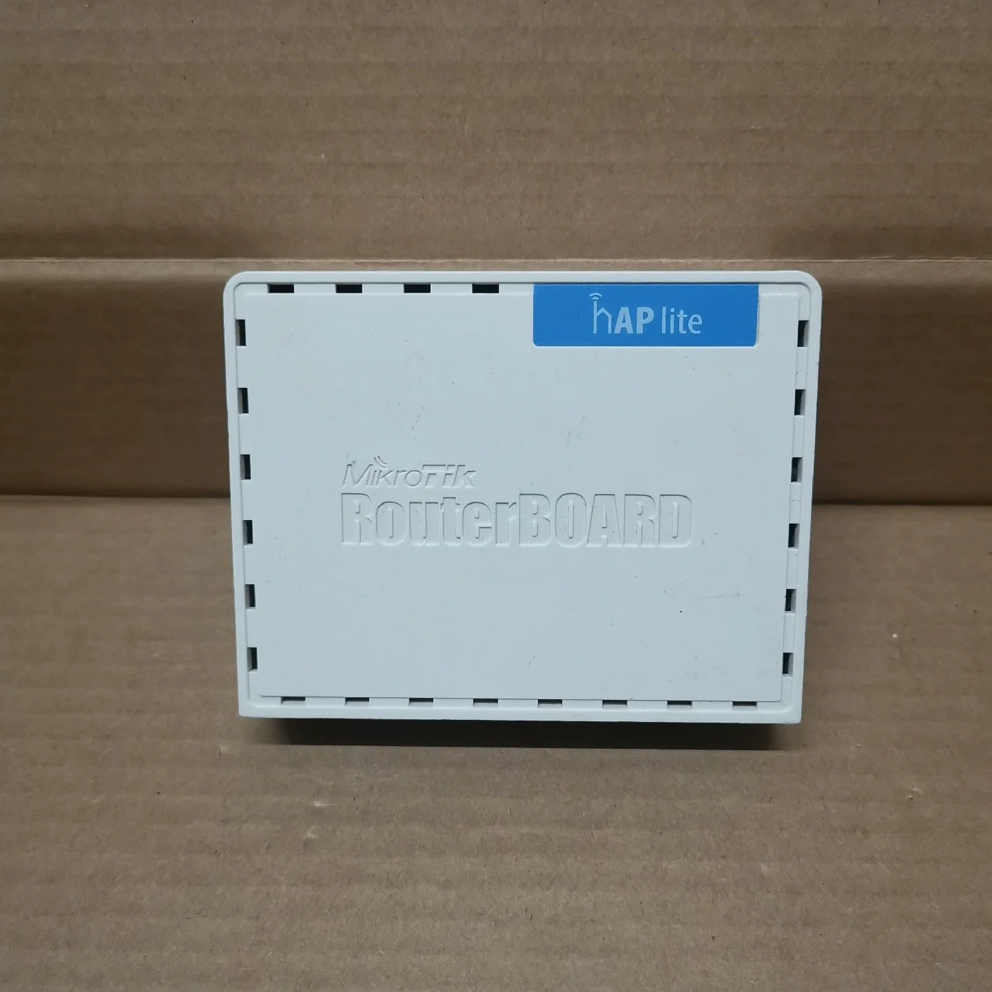 MikroTik-Home-Access-Point-Lite-RouterBoard-HAP-2-4-GHz-RB941-2ND.jpg