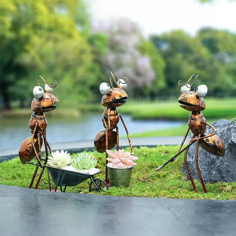 Metal Ant Statue with Bucket Retro Handmade Iron Sculpture Outdoor ...