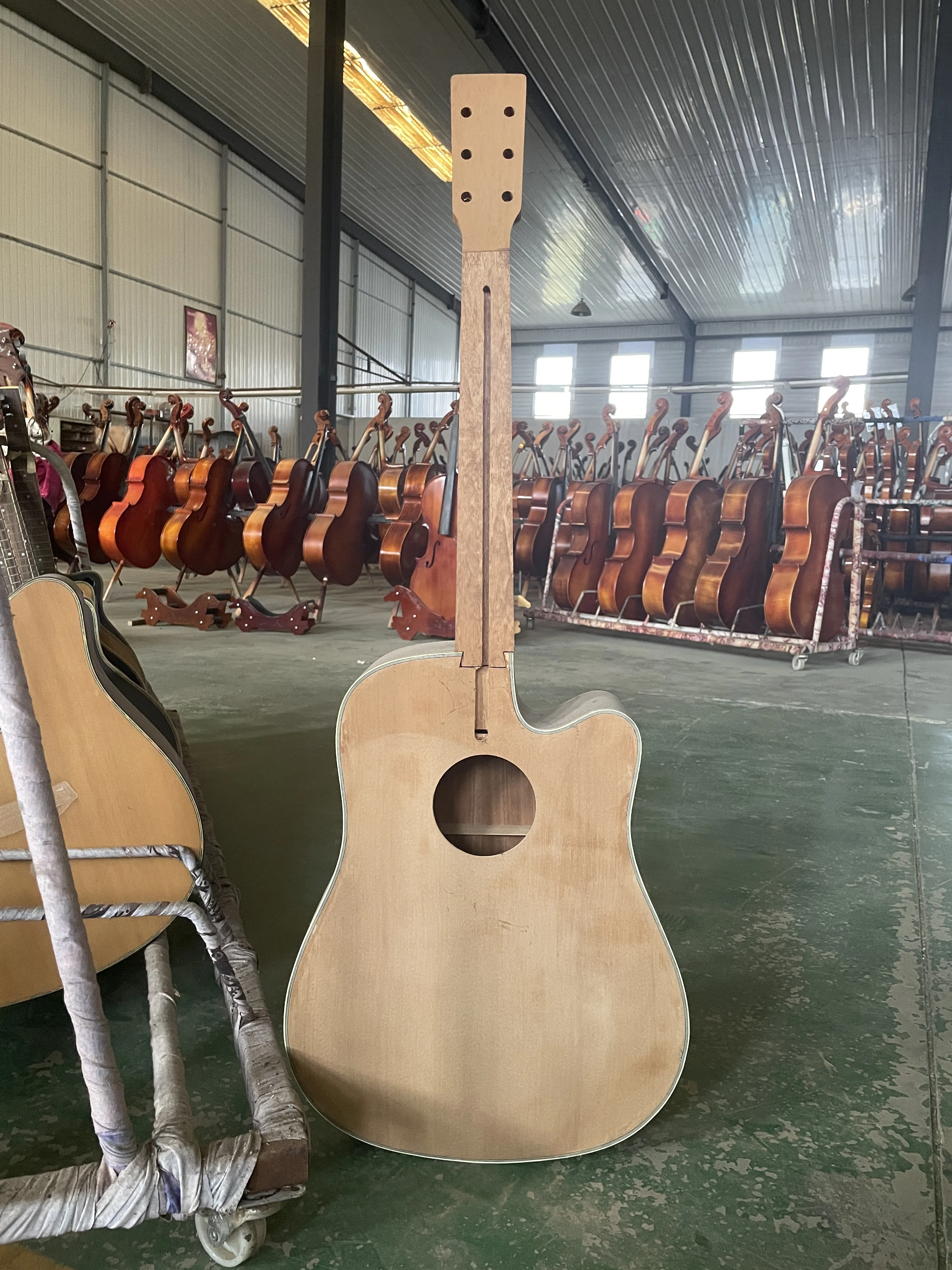 Inventory-defect-Original-acoustic-guitar-level-24-6-strings-defective ...