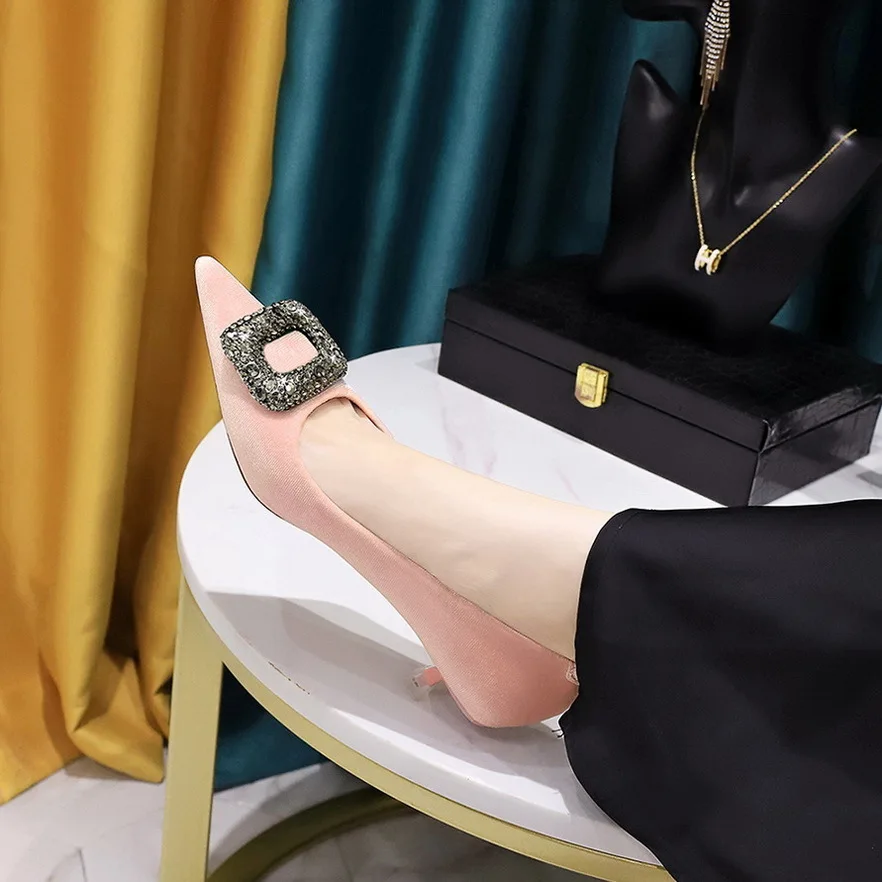 Estilo De Mujer Con Tacones Medios De Banquete Finos De Gamuza Boca ...
