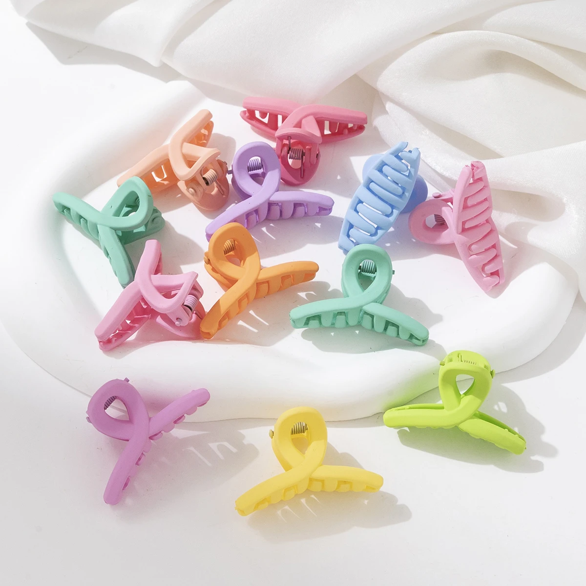 12pcs-Spring-And-Summer-Fashion-Solid-Colour-Grab-Clip-Girls-Sweet-And ...